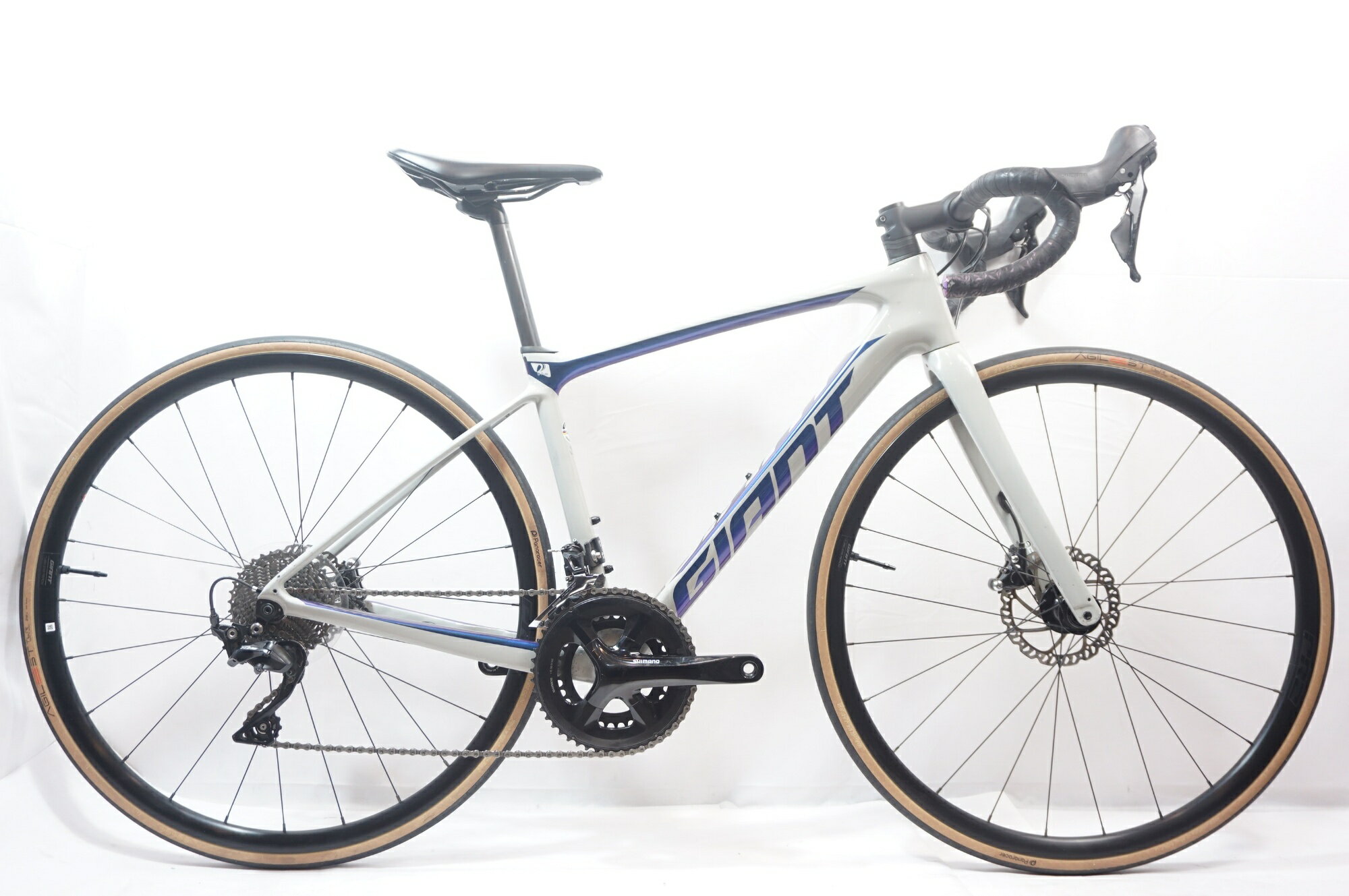■商品情報 メーカーサイズ:XS シートチューブ(C-T): 410mm トップチューブ(C-C):455mm(ホリゾンタル換算) 適応身長:155-170cm(目安) 重量:約8.6kg フレーム材質:カーボン フロントフォーク:カーボン...
