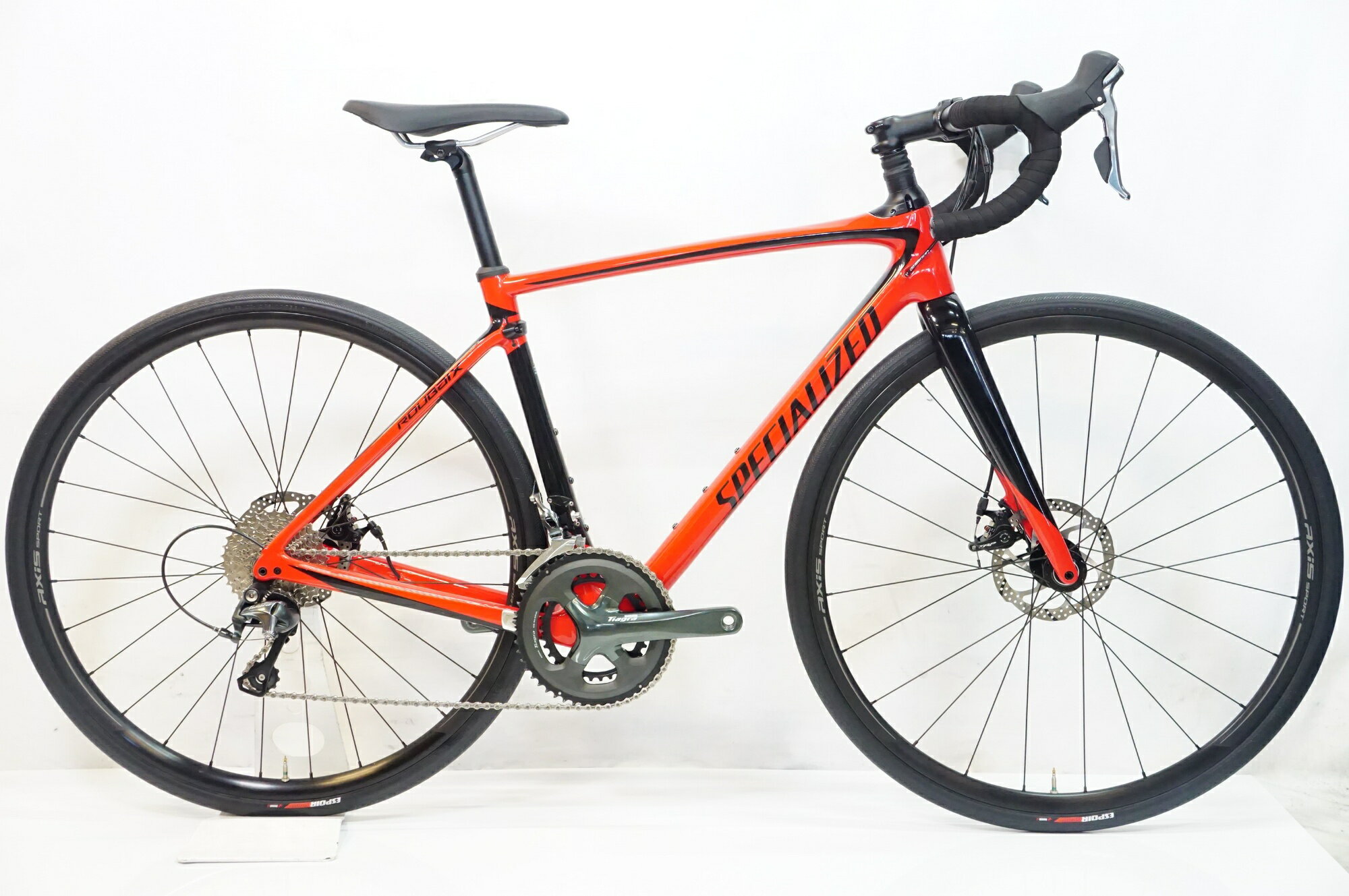■商品情報 メーカーサイズ:52 シートチューブ(C-T): 462mm トップチューブ(C-C):535mm(ホリゾンタル換算) 適応身長:163-170cm(目安) 重量:約9.8kg フレーム材質:カーボン フロントフォーク:カーボン...