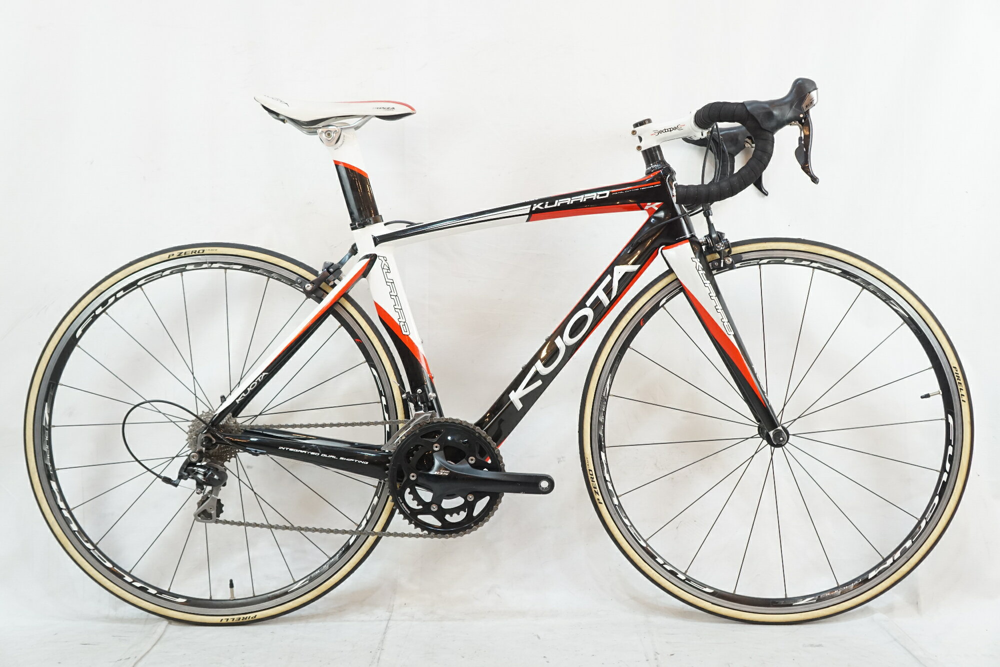 ■商品情報メーカーサイズ:Sシートチューブ(C-T): 463mmトップチューブ(C-C):524.7mm(ホリゾンタル換算)適応身長:160-170cm(目安)重量:約8.3kgフレーム材質:カーボンフロントフォーク:カーボンメインコンポ...