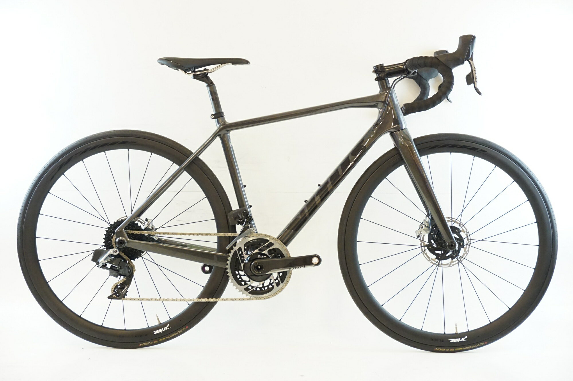 ■商品情報 メーカーサイズ:S シートチューブ(C-T): 480mm トップチューブ(C-C):530mm(ホリゾンタル換算) 適応身長:165-170cm(目安) 重量:約7.5kg フレーム材質:カーボン フロントフォーク:カーボン ...
