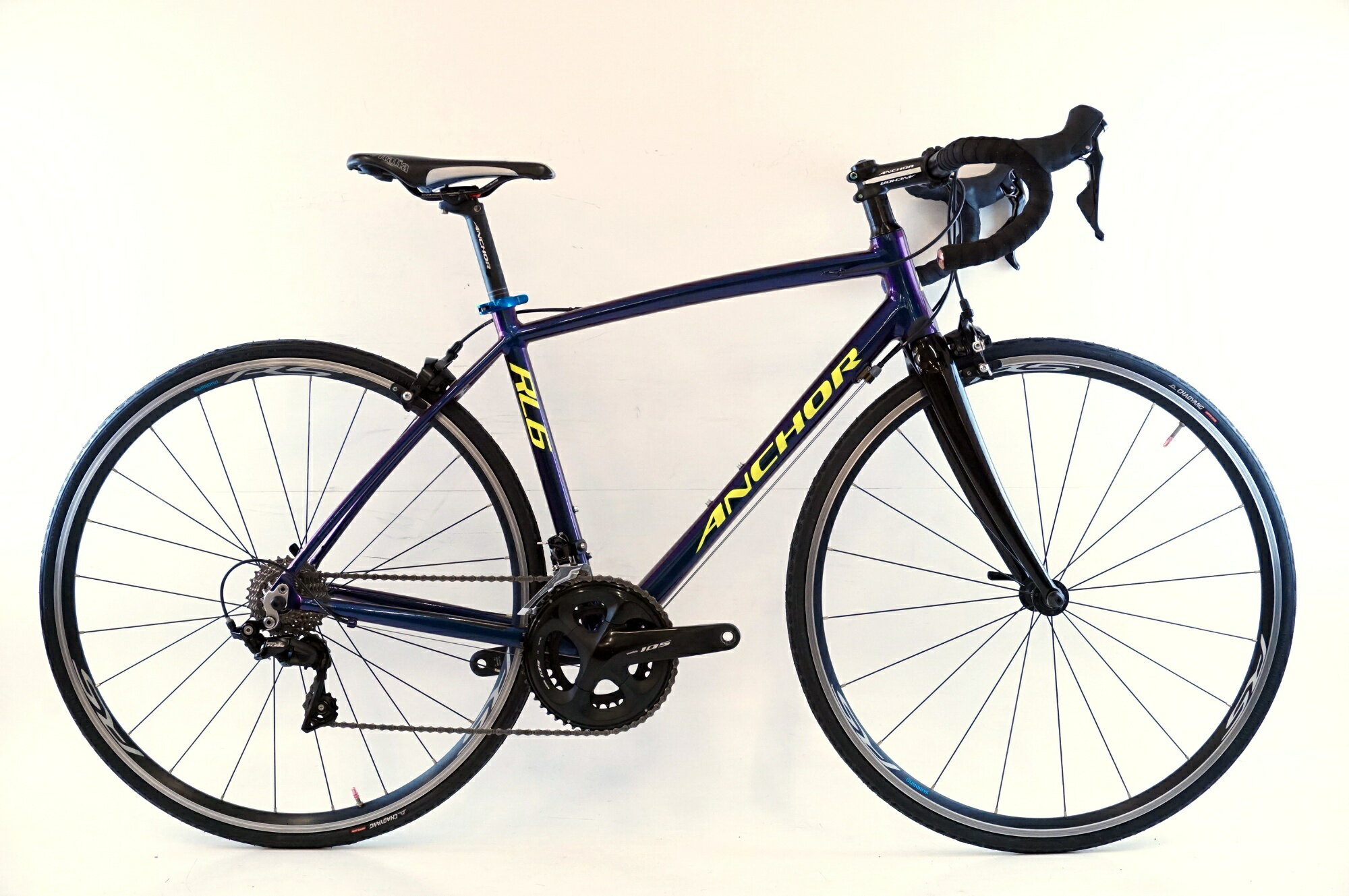 ■商品情報 メーカーサイズ:480 シートチューブ(C-T): 480mm トップチューブ(C-C):530mm(ホリゾンタル換算) 適応身長:162-176cm(目安) 重量:約9.2kg フレーム材質:アルミ フロントフォーク:カーボン...