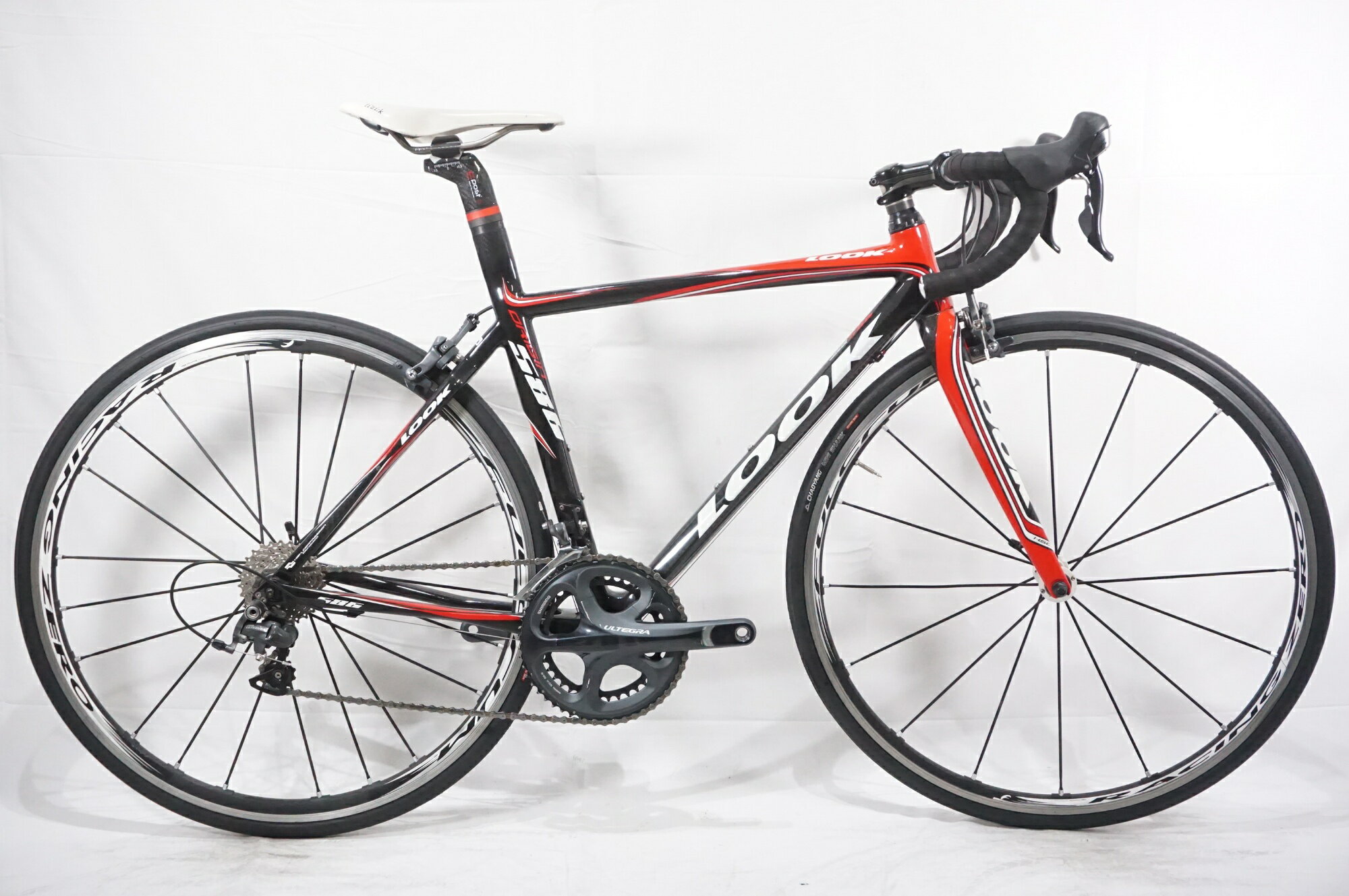 ■商品情報 メーカーサイズ:XS シートチューブ(C-T): 520mm トップチューブ(C-C):520mm(ホリゾンタル換算) 適応身長:165-175cm(目安) 重量:約7.6kg フレーム材質:カーボン フロントフォーク:カーボン...