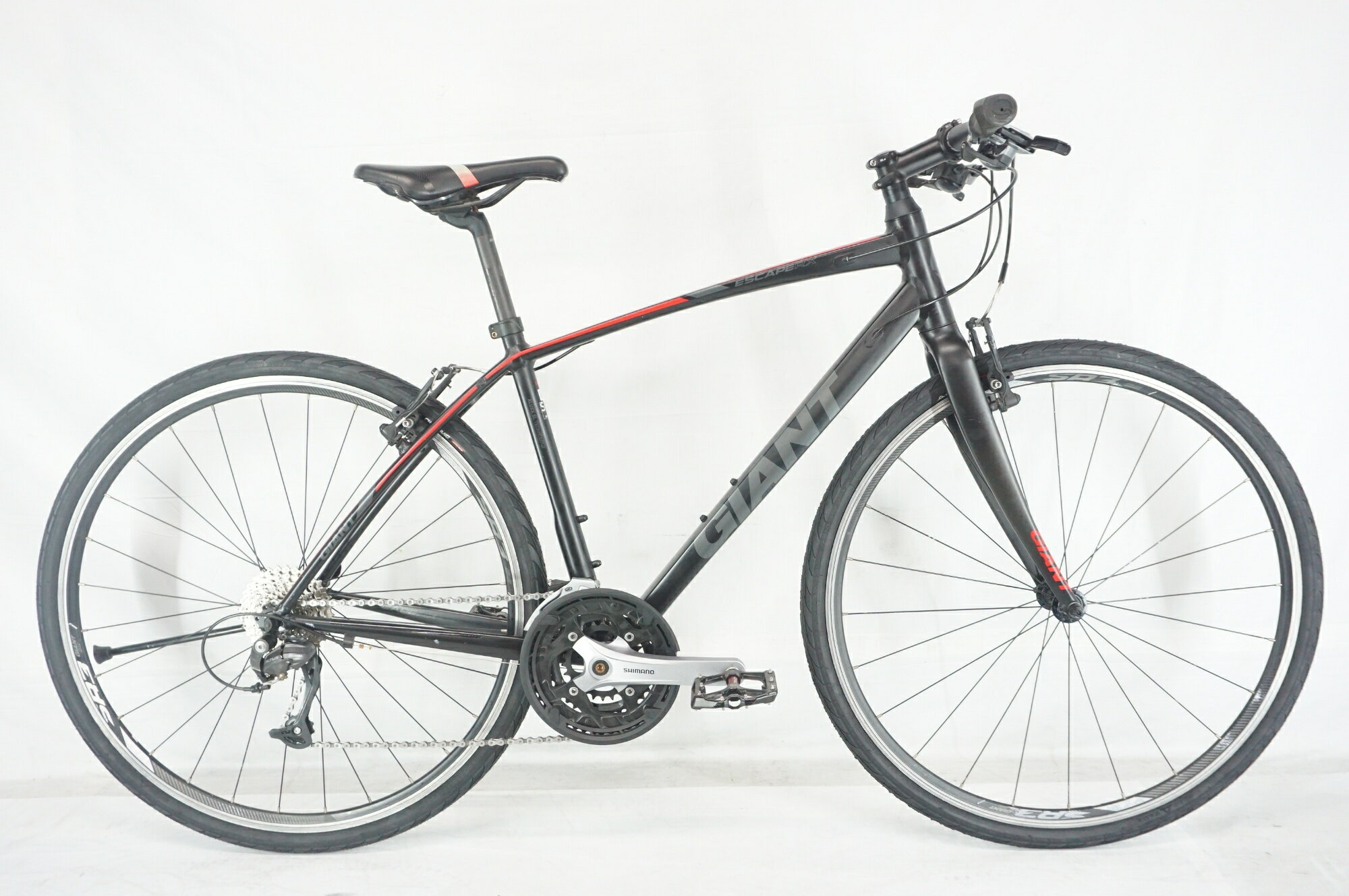 ■商品情報 メーカーサイズ：S(465)シートチューブ(C-T):465mmトップチューブ(C-C):555mm(ホリゾンタル換算)適応身長:160-175cm(目安)重量：約11kgフレーム材質：アルミフロントフォーク：カーボンメインコン...