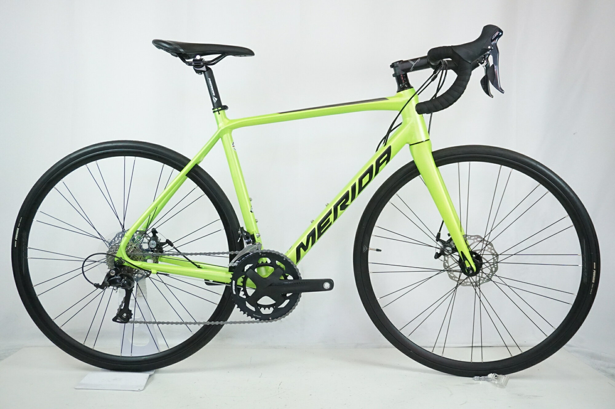 ■商品情報 メーカーサイズ:52cm(SM) シートチューブ(C-T):520mm トップチューブ(C-C):545mm(ホリゾンタル換算) 適応身長:170-180cm(目安) 重量:約9.9kg フレーム材質:アルミ フロントフォーク:...