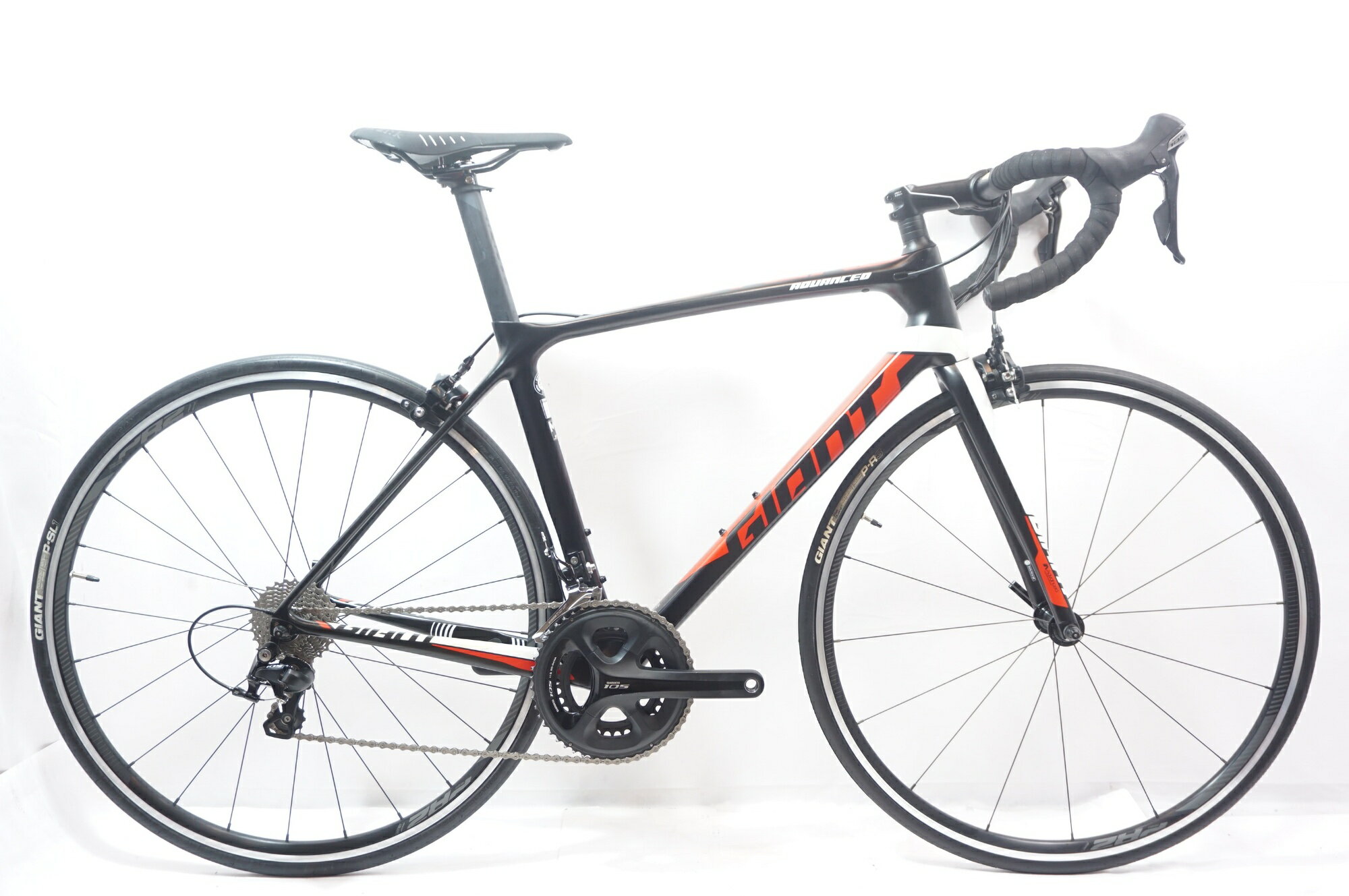 ■商品情報 メーカーサイズ:M シートチューブ(C-T): 470mm トップチューブ(C-C):550mm(ホリゾンタル換算) 適応身長:170-185cm(目安) 重量:約7.9kg フレーム材質:カーボン フロントフォーク:カーボン ...