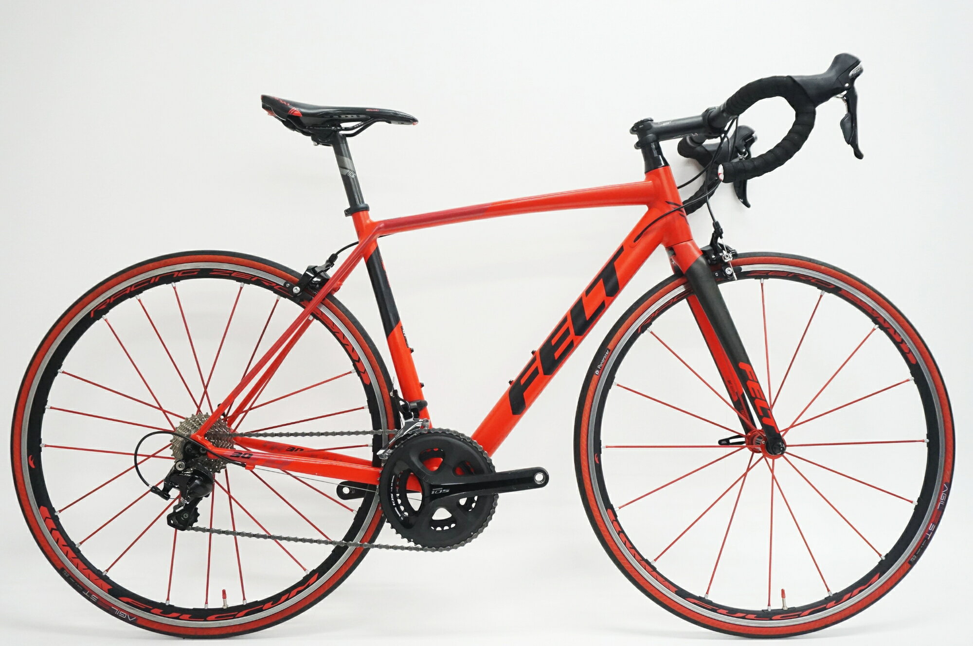 ■商品情報サイズ：54トップチューブ(C-C)：約540mm（ホリゾンタル換算実測値）シートチューブ(C-T)：約500mm（実測値）適応身長：170-185cm(目安)重量：約8kgフレーム：アルミフォーク：カーボンレバー/FD/RD：S...