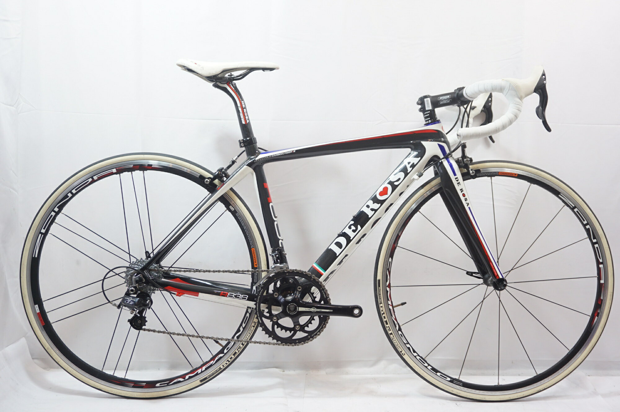 ■商品情報 メーカーサイズ:45 シートチューブ(C-T): 450mm トップチューブ(C-C):530mm(ホリゾンタル換算) 適応身長:約160-170cm(目安) 重量:約8.1kg フレーム材質:カーボン フロントフォーク:カーボ...