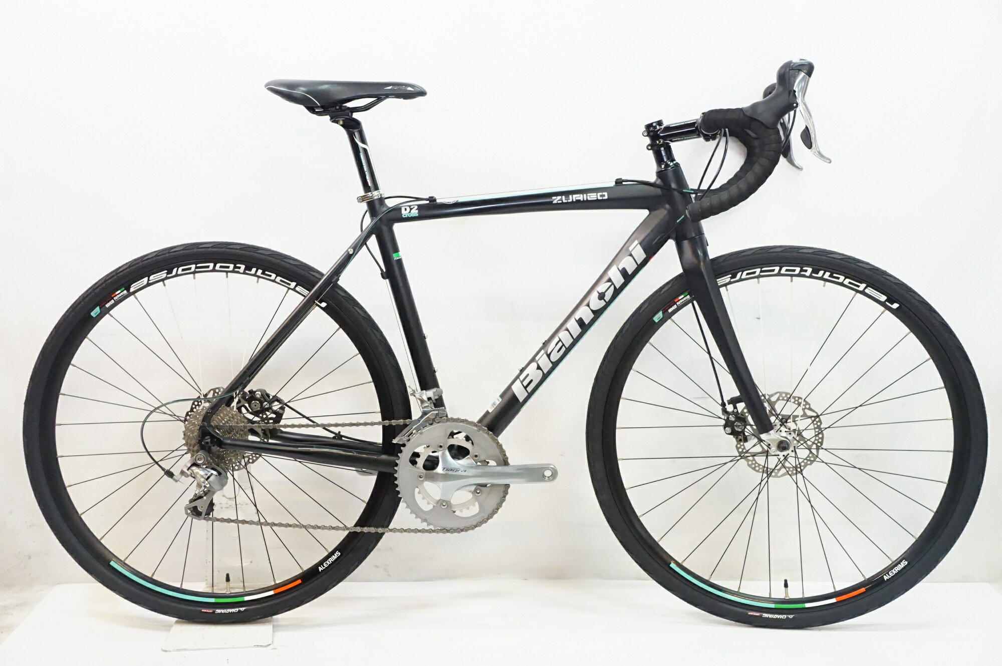 ■商品情報 サイズ: 52 シートチューブ(C-T): 約520mm トップチューブ(C-C): 約530mm(水平換算) ヘッドチューブ: 約125mm ※すべて実測 適応身長: 約168-175cm(目安) 重量: 約10.7kg フレ...