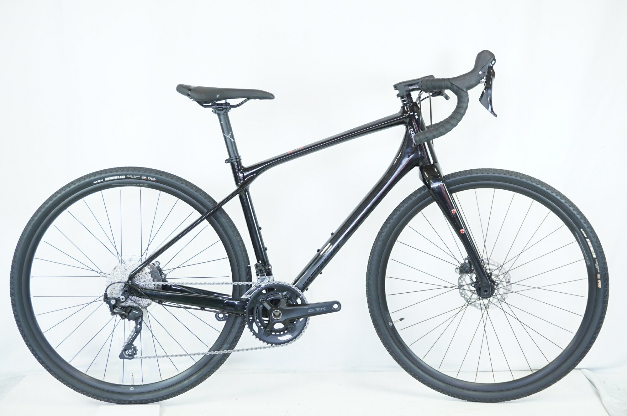 ■商品情報 メーカーサイズ:47(S) シートチューブ(C-T):470mm トップチューブ(C-C):553mm(ホリゾンタル換算) 適応身長:165-175cm(目安) 重量:約10.5kg フレーム材質:アルミ フロントフォーク:カー...