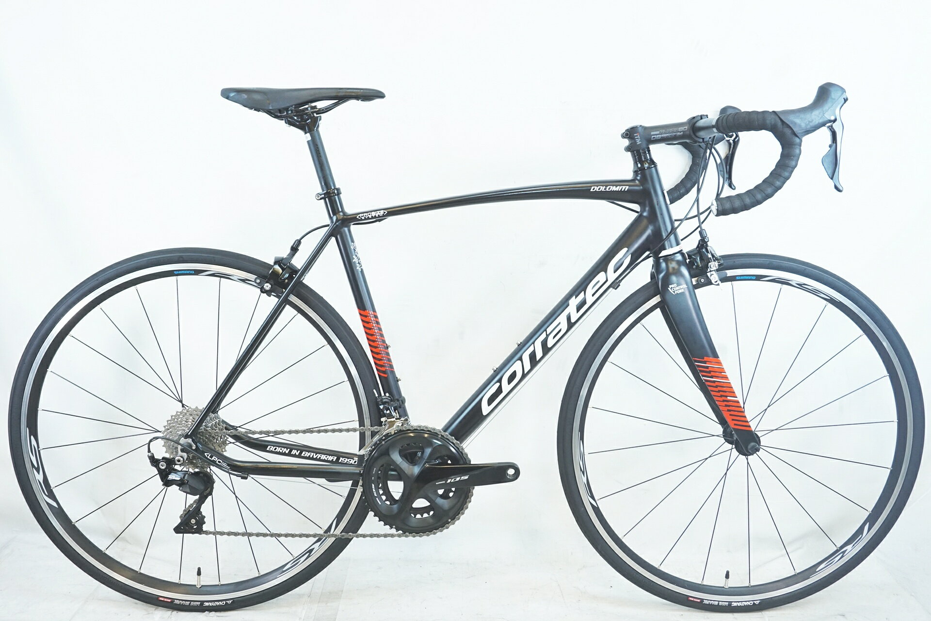 ■商品情報 メーカーサイズ:54 シートチューブ(C-T): 540mm トップチューブ(C-C):570mm(ホリゾンタル換算) 適応身長:175-185cm(目安) 重量:約9.4kg フレーム材質:アルミ フロントフォーク:カーボン ...