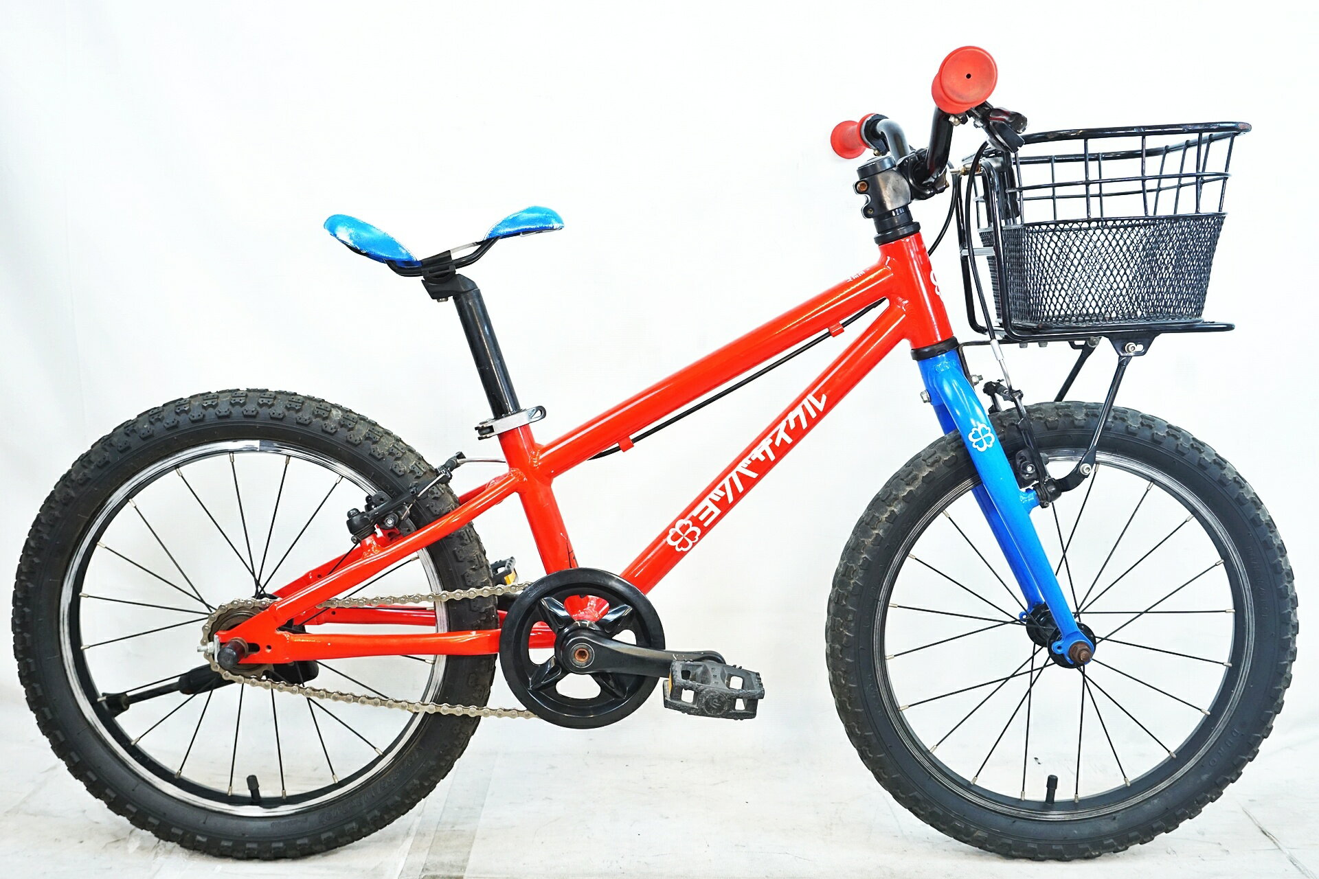 ■商品情報 メーカーサイズ:18インチ シートチューブ(C-T): 230mm トップチューブ(C-C):400mm(ホリゾンタル換算) 適応身長:102-123cm(目安) 重量:約8.9kg フレーム材質:アルミ フロントフォーク:アル...