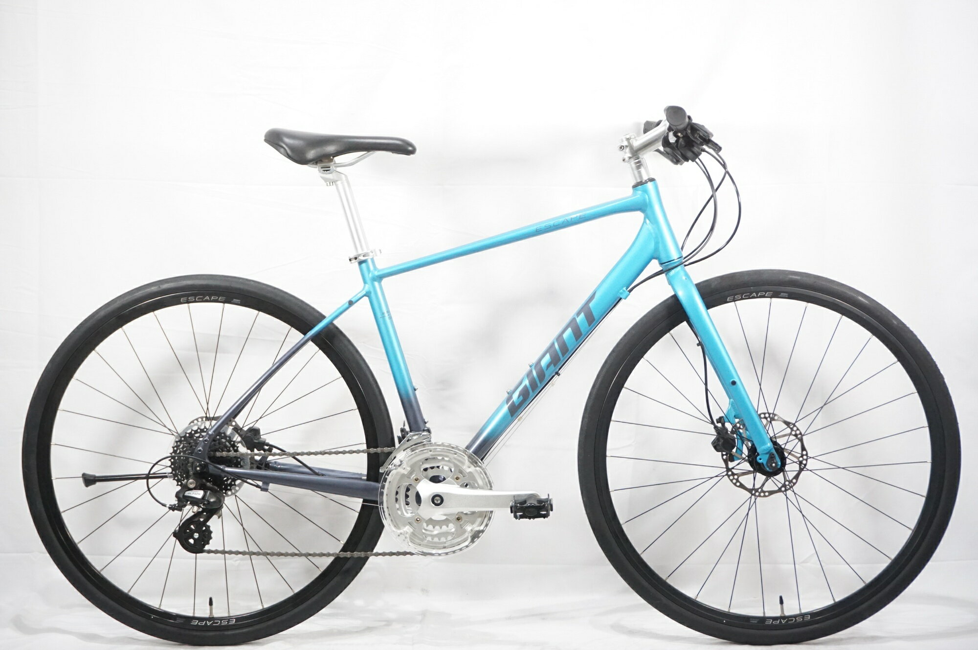 ■商品情報メーカーサイズ:Sシートチューブ(C-T): 465mmトップチューブ(C-C):545mm(ホリゾンタル換算)適応身長:160-175cm(目安)重量:約11.5kgフレーム材質:アルミフロントフォーク:アルミレバー:MICRO...