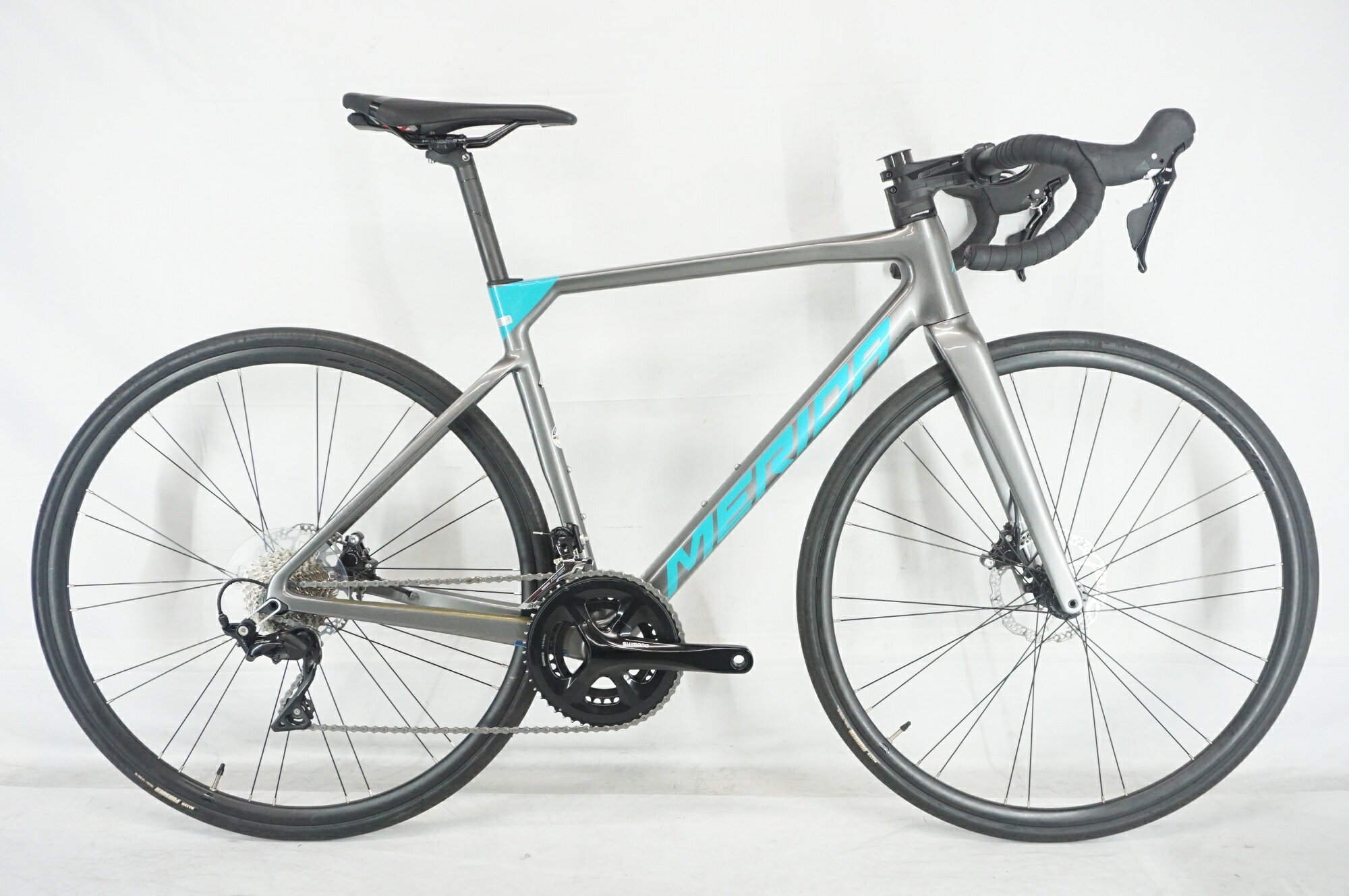 ■商品情報 メーカーサイズ：Sシートチューブ(C-T):480mmトップチューブ(C-C):545mm(ホリゾンタル換算)適応身長:170-180cm(目安)フレーム材質：カーボンメインコンポ：SHIMANO 105 R7000クランク：S...