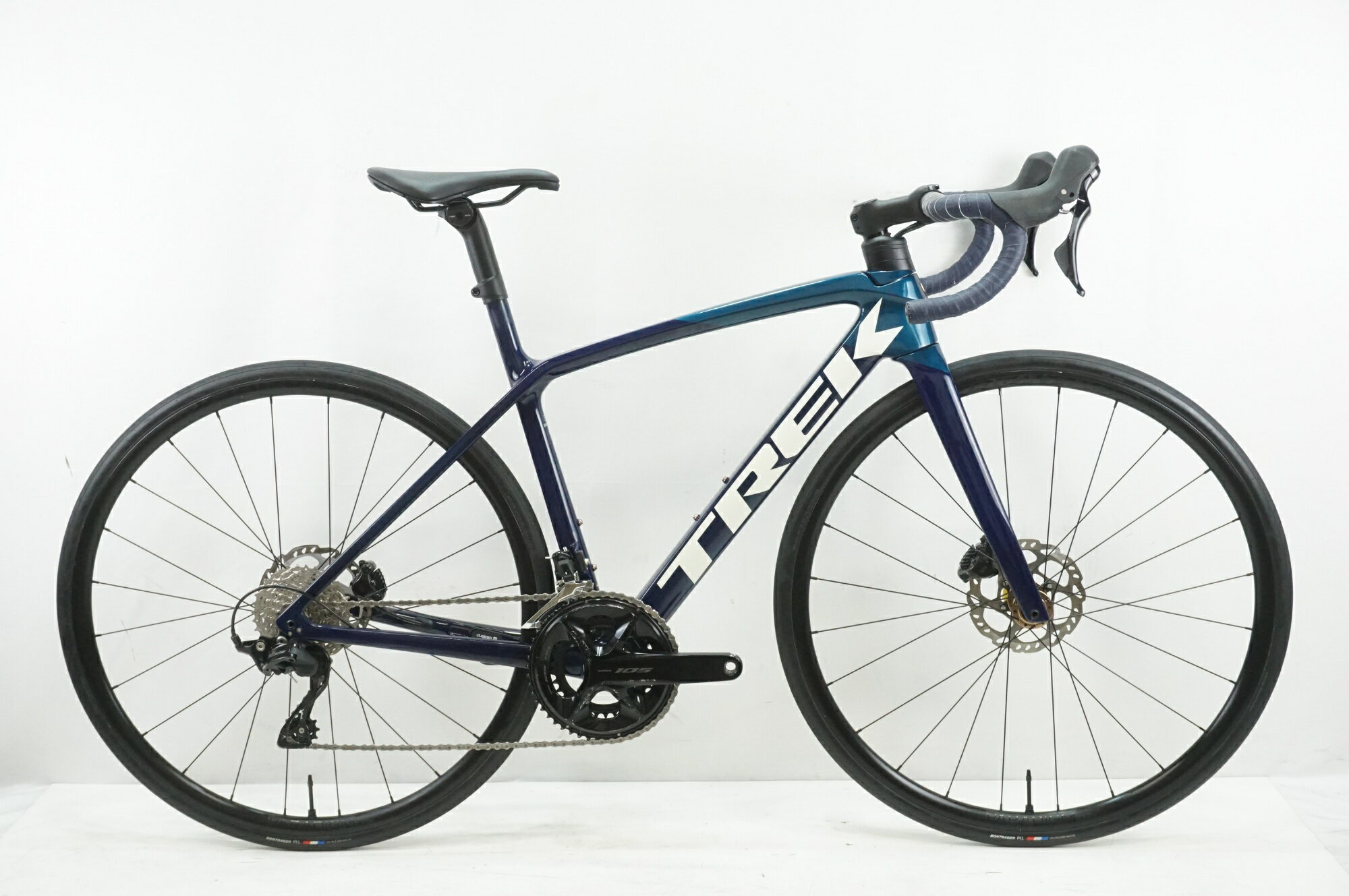 ■商品情報 メーカーサイズ：50 トップチューブ(C-C)：521mm(ホリゾンタル換算) 適応身長：161-166cm(目安) 重量：約8.6kg フレーム材質：カーボン メインコンポーネント：SHIMANO 105 R7100 クランク...