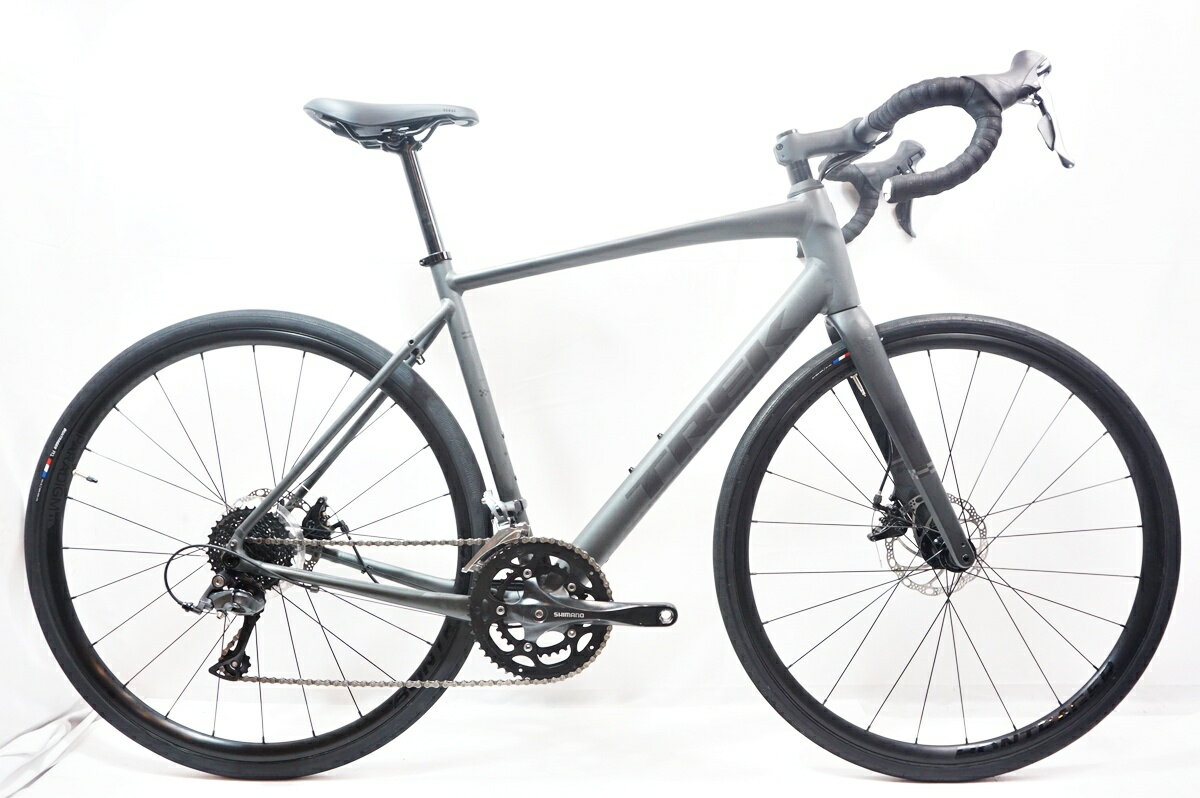 "■商品情報メーカーサイズ:56シートチューブ(C-T): 525mmトップチューブ(C-C):554mm(ホリゾンタル換算)適応身長:177-182cm(目安)重量:約10.2kgフレーム材質:アルミフロントフォーク:アルミシフトレバー:...