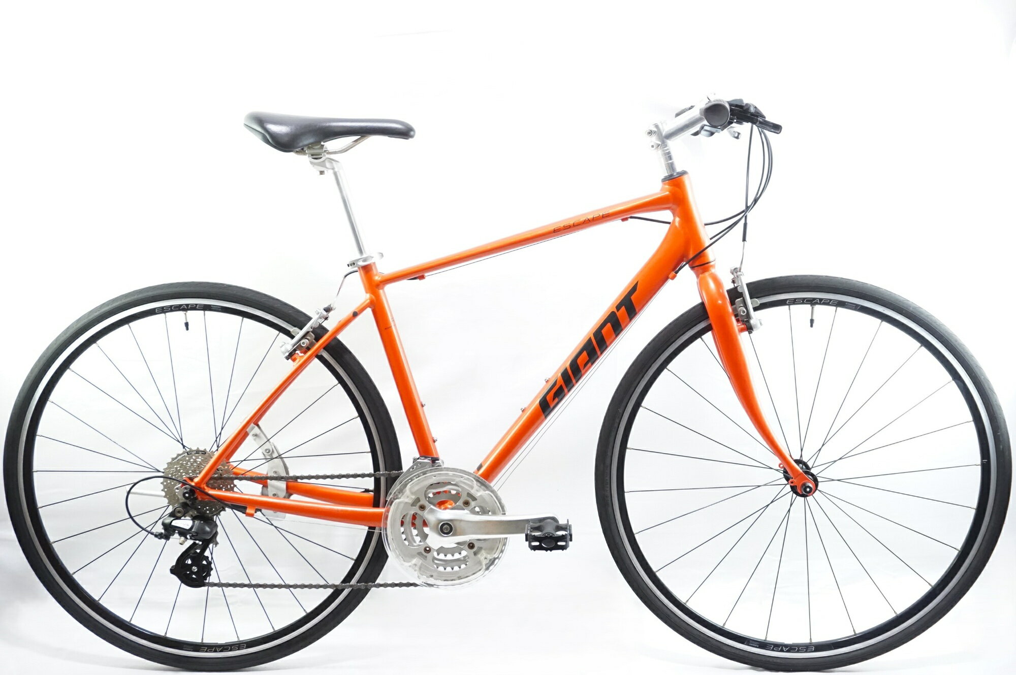 ■商品情報メーカーサイズ:Sシートチューブ(C-T): 465mmトップチューブ(C-C):545mm(ホリゾンタル換算)適応身長:160-175cm(目安)重量:約10.93kgフレーム材質:アルミフロントフォーク:クロモリレバー:SHI...