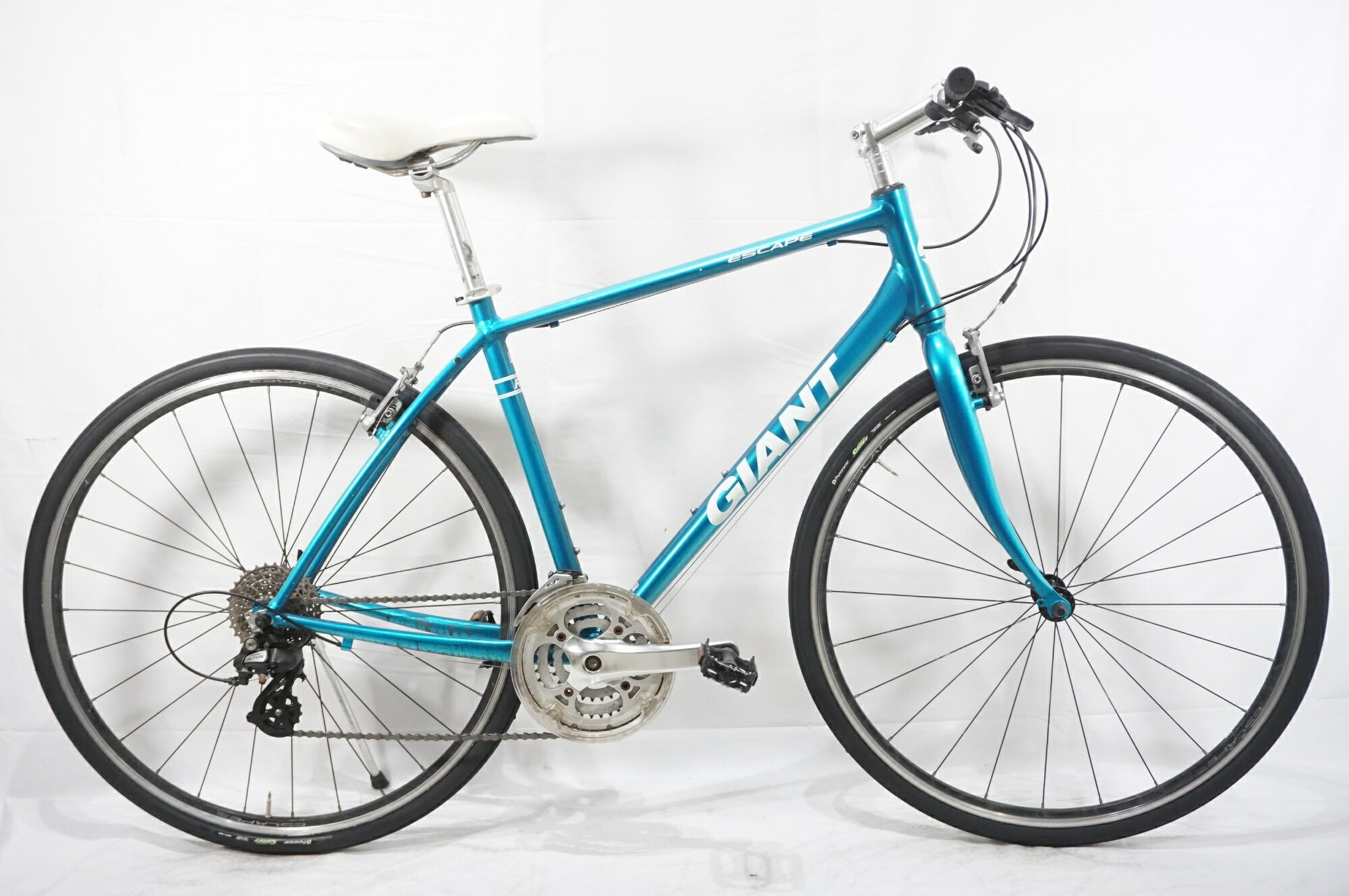■商品情報 メーカーサイズ:M シートチューブ(C-T): 500mm トップチューブ(C-C):565mm(ホリゾンタル換算) 適応身長:170-185cm(目安) 重量:約10.65kg フレーム材質:アルミ フロントフォーク:クロモリ...