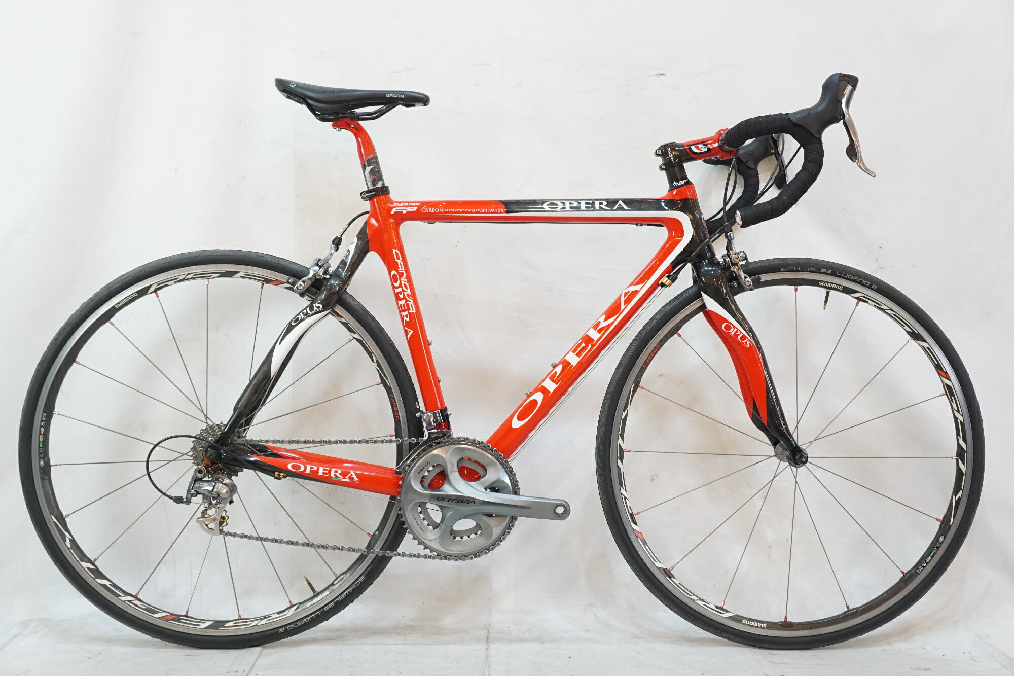■商品情報シートチューブ(C-T): 540mmトップチューブ(C-C):530mm(ホリゾンタル換算)適応身長:170-175cm(目安)重量:約8.2kgフレーム材質:カーボンフロントフォーク:カーボンメインコンポ:SHIMANO UL...