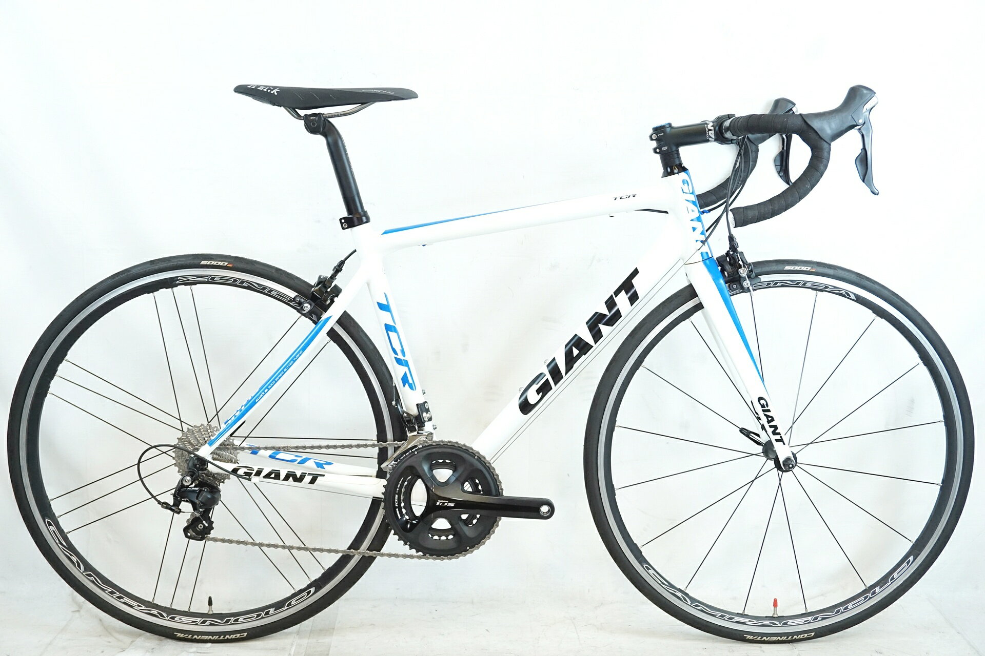 ■商品情報 メーカーサイズ:M シートチューブ(C-T): 500mm トップチューブ(C-C):555mm(ホリゾンタル換算) 適応身長:175-185cm(目安) 重量:約8.16kg フレーム材質:アルミ フロントフォーク:カーボン ...