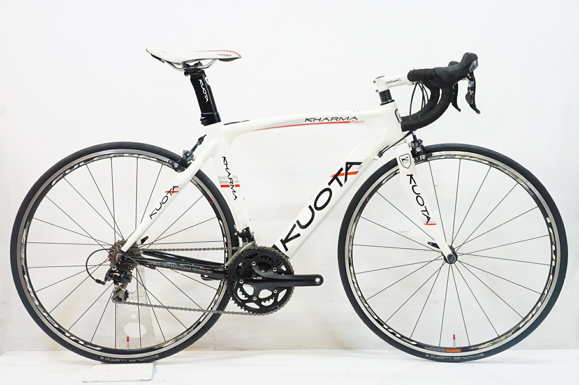 ■商品情報 サイズ: S(500) シートチューブ(C-T): 500mm トップチューブ(C-C): 525mm(水平換算) 適応身長: 約165-173cm(目安) 重量: 約8.5kg フレーム/フォーク: カーボン メインコンポ: ...
