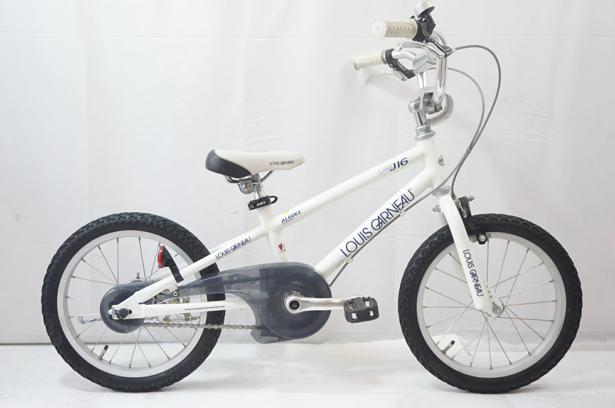 ■商品情報 メーカーサイズ:220 シートチューブ(C-T): 220 トップチューブ(C-C):388mm(ホリゾンタル換算) 適応身長:115cm(目安) 重量:約8.6kg フレーム材質:アルミ フロントフォーク:ハイテン レバー:T...