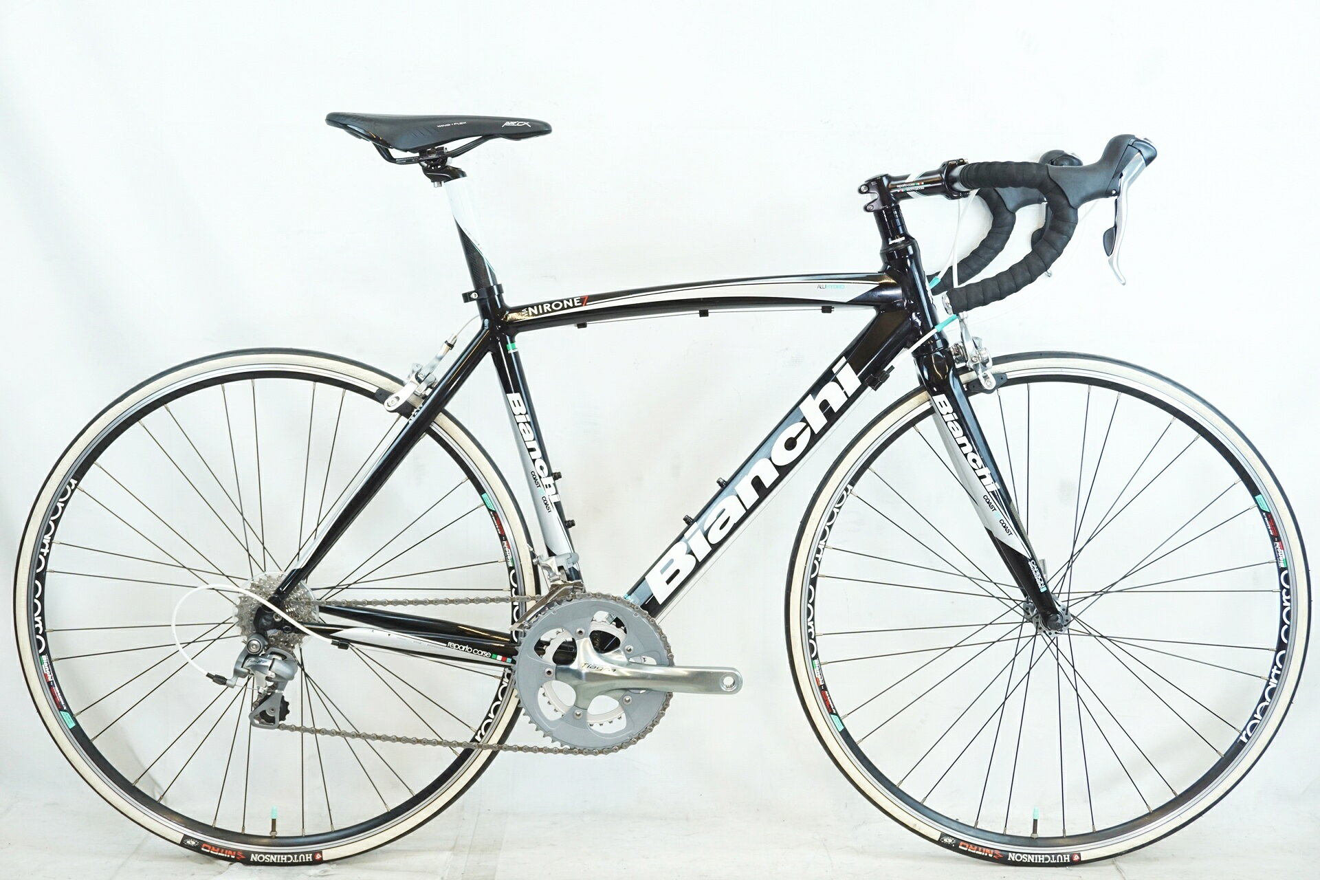 ■商品情報 メーカーサイズ:53 シートチューブ(C-T): 500mm トップチューブ(C-C):535mm(ホリゾンタル換算) 適応身長:170-178cm(目安) 重量:約8.8kg フレーム材質:アルミ フロントフォーク:カーボン ...