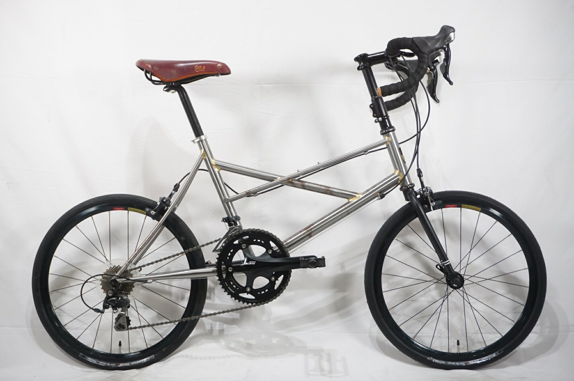 ■商品情報 メーカーサイズ:ONE SIZE シートチューブ(C-T): 410mm トップチューブ(C-C):540mm(ホリゾンタル換算) 適応身長:160-170cm(目安) 重量:約10.8kg フレーム材質:クロモリ フロントフォ...