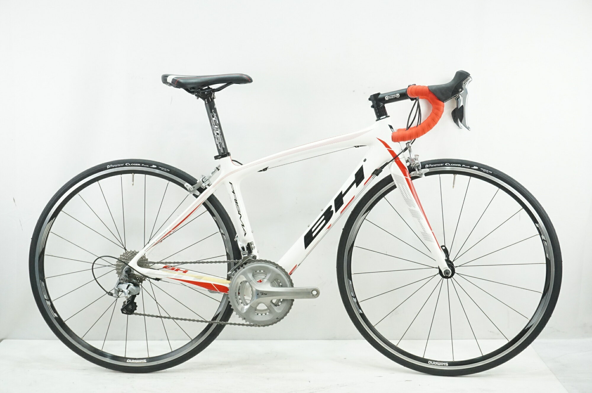 ■商品情報 メーカーサイズ：44 シートチューブ(C-T)：440mm トップチューブ(C-C)：518mm(ホリゾンタル換算) 適応身長：155-165cm(目安) 重量：約8.2kg フレーム材質：カーボン メインコンポーネント：SHI...