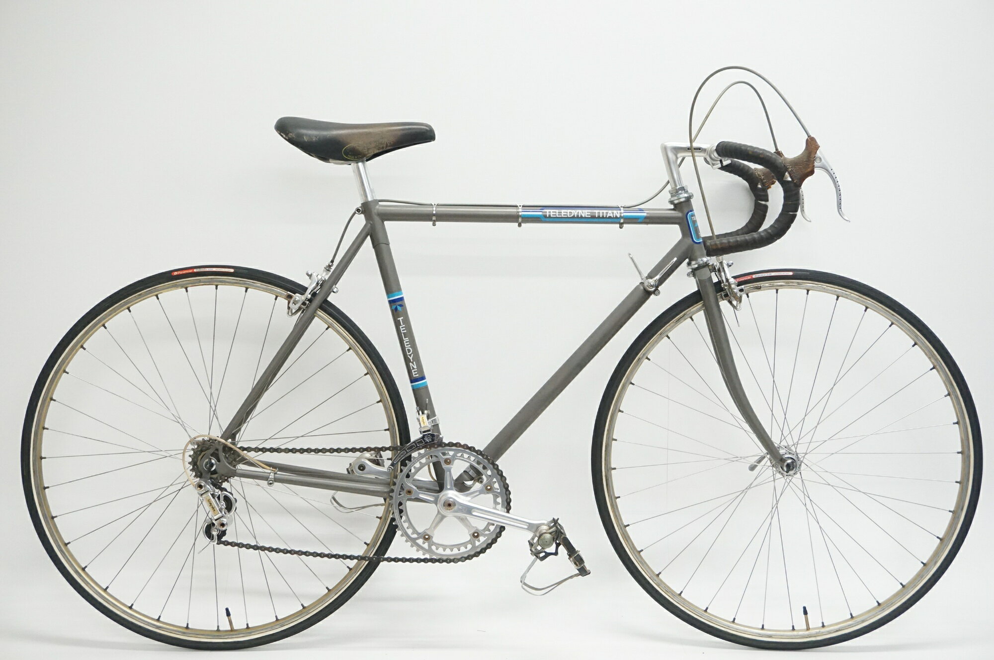 ■商品情報サイズ：不明トップチューブ(C-C)：約550mm（ホリゾンタル換算）シートチューブ(C-T)：約540mm（実測値）適応身長：160-170cm(目安)重量：約8.7kgフレーム/フォーク：チタンレバー：CAMPAGNOLOFD...