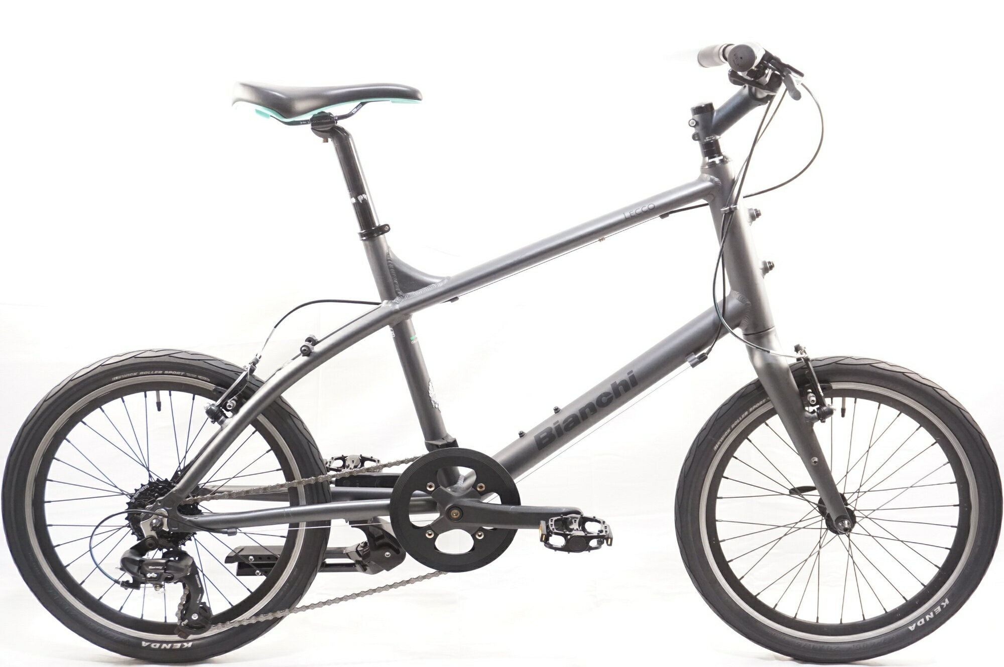 ■商品情報メーカーサイズ:43シートチューブ(C-T): 430mmトップチューブ(C-C):530mm(ホリゾンタル換算)適応身長:160-170cm(目安)重量:約11.78kgフレーム材質:アルミフロントフォーク:アルミシフター:SH...