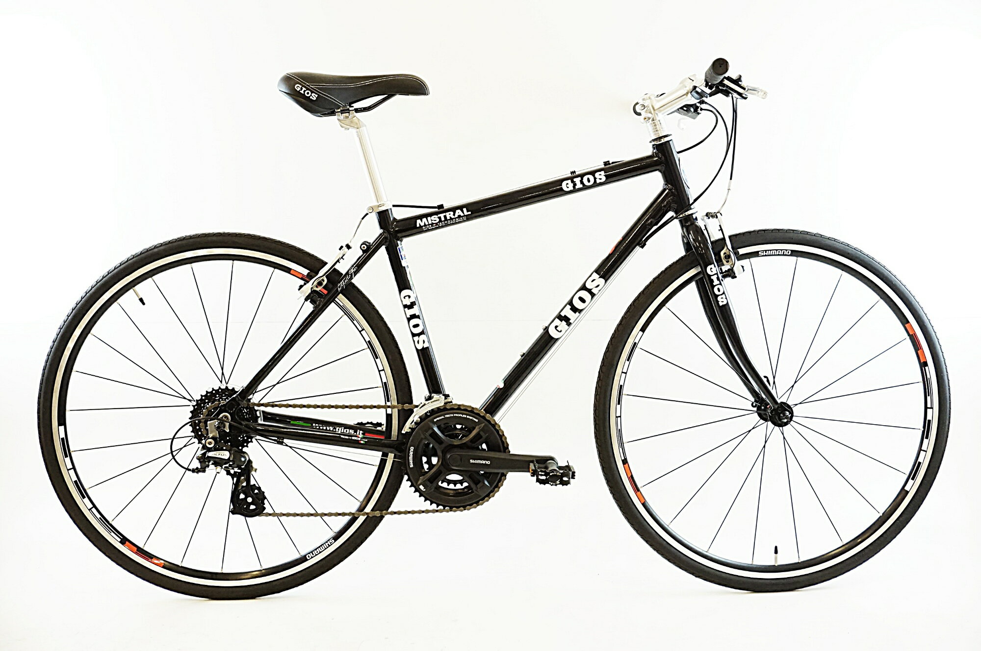 ■商品情報 メーカーサイズ:48 シートチューブ(C-T): 480mm トップチューブ(C-C):545mm(ホリゾンタル換算) 適応身長:165-175cm(目安) 重量:約11.25kg フレーム材質:アルミ フロントフォーク:クロモ...