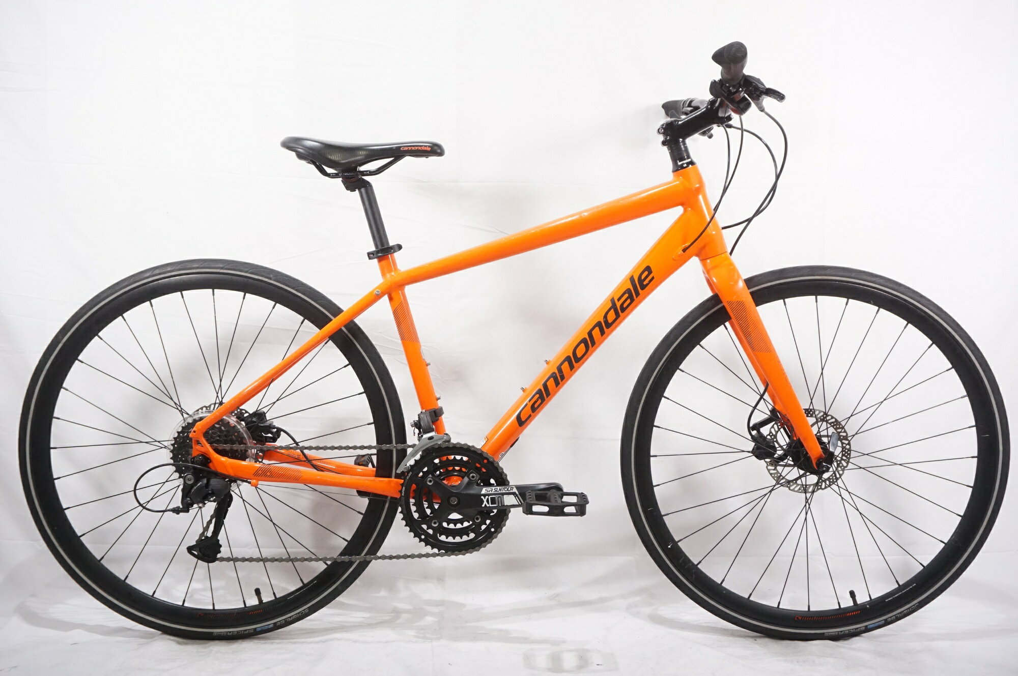 ■商品情報 メーカーサイズ:M シートチューブ(C-T): 450mm トップチューブ(C-C):550mm(ホリゾンタル換算) 適応身長:165-175cm(目安) 重量:約12kg フレーム材質:アルミ フロントフォーク:アルミ レバー...