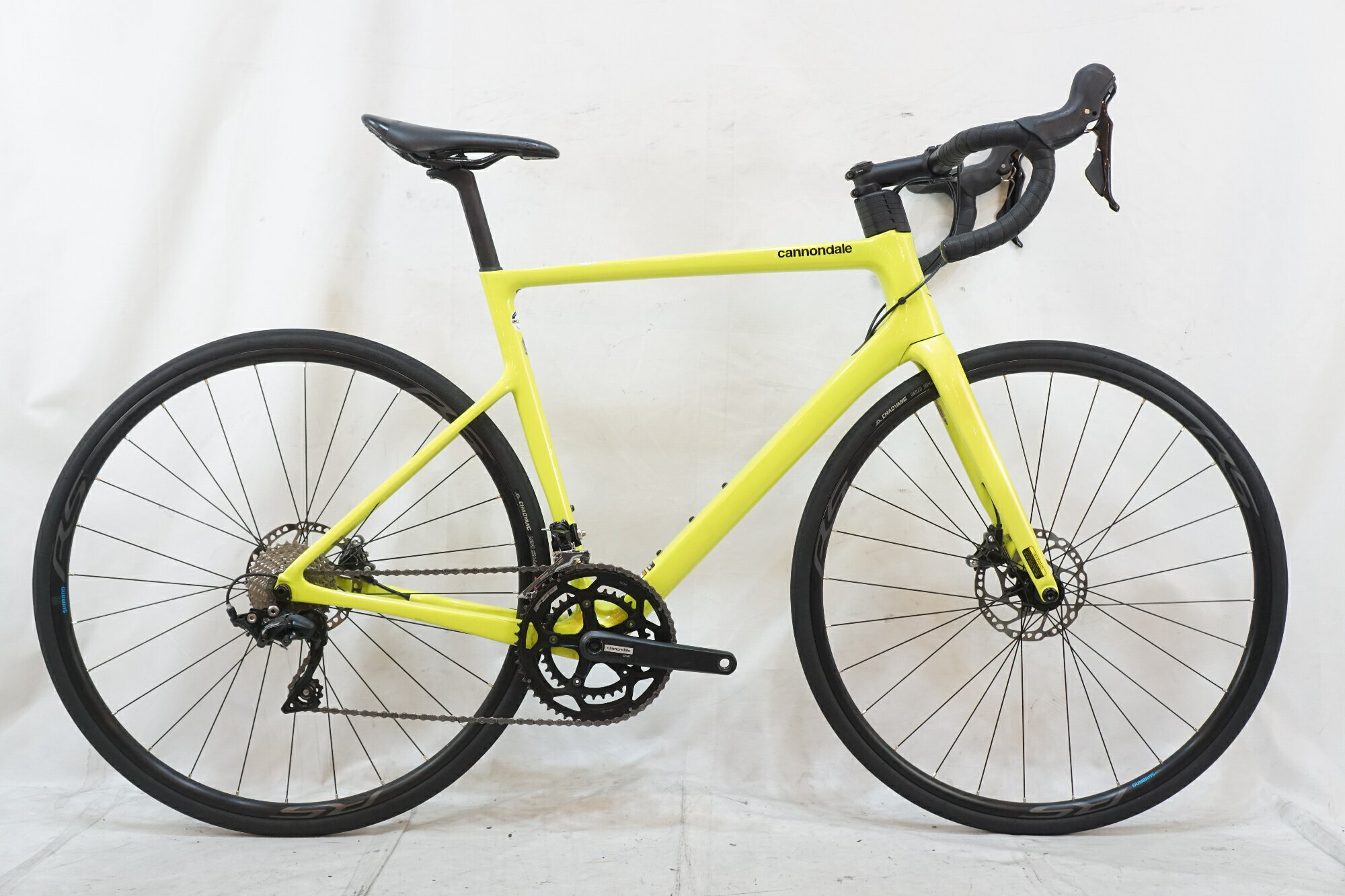 ■商品情報メーカーサイズ:54シートチューブ(C-T): 515mmトップチューブ(C-C):546mm(ホリゾンタル換算)適応身長:170-180cm(目安)重量:約9.1kgフレーム材質:カーボンフロントフォーク:カーボンメインコンポ:...