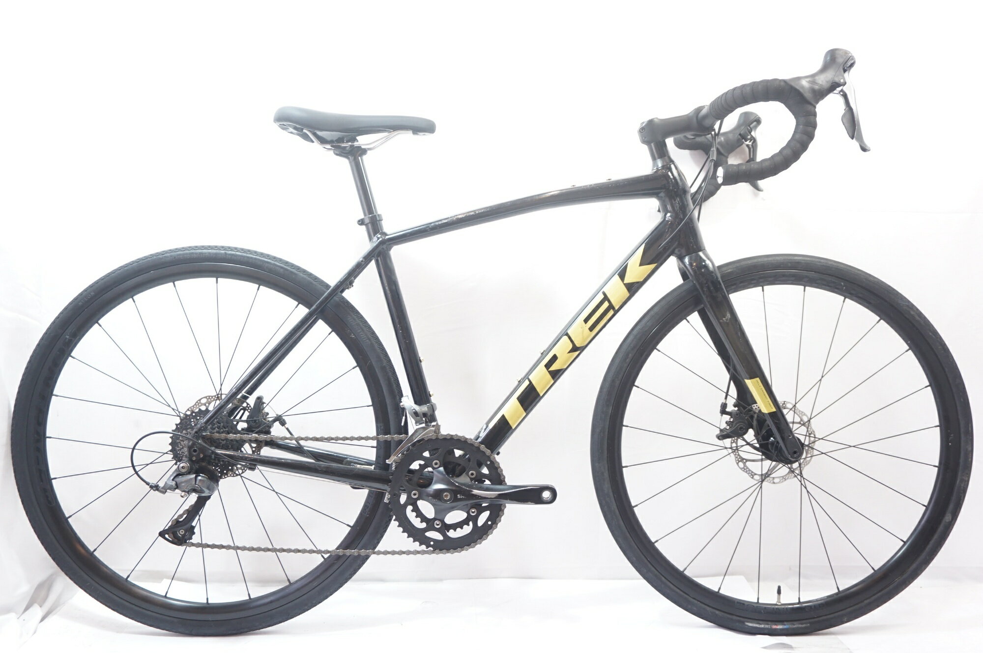 ■商品情報 メーカーサイズ:54 シートチューブ(C-T): 500mm トップチューブ(C-C):542mm(ホリゾンタル換算) 適応身長:172-177cm(目安) 重量:約10.6kg フレーム材質:アルミ フロントフォーク:カーボン...