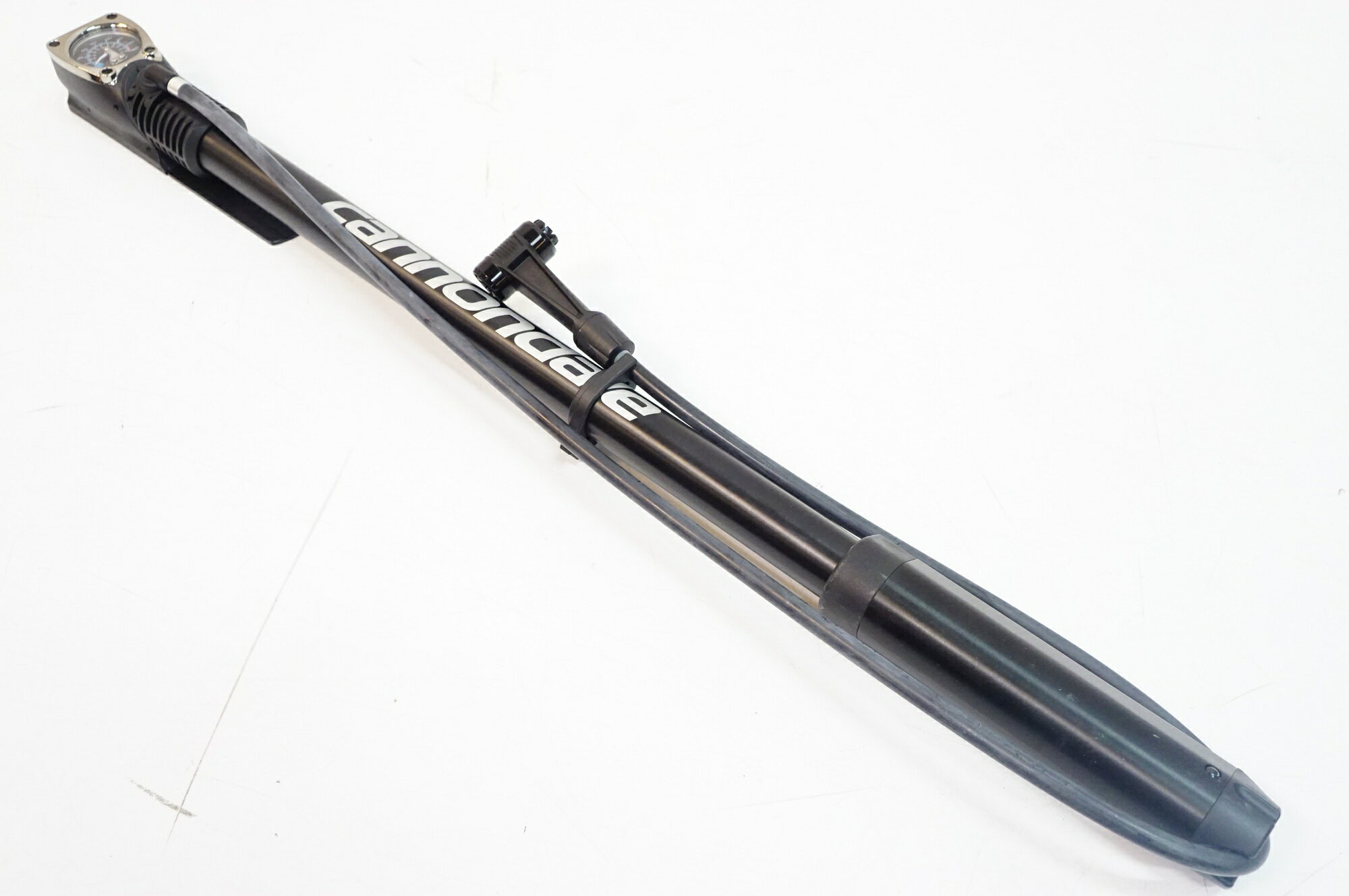 ■商品情報 ・折り畳み式 ・11Bar / 160psi対応 ・仏式、米式対応 ■状態 ・軽い小傷や汚れ等が見られますが、使用感のあまり感じられない良好な状態です。 ■付属品 ・ボール用アダプター ■注意事項 ※本ページ下部の商品・お取引の...