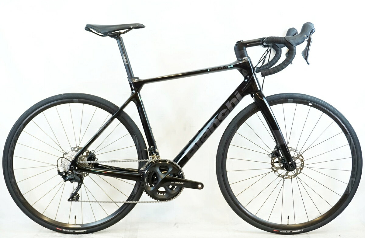 ■商品情報 メーカーサイズ:55 シートチューブ(C-T): 500mm トップチューブ(C-C):550mm(ホリゾンタル換算) 適応身長:175-185cm(目安) 重量:約9.2kg フレーム材質:カーボン フロントフォーク:カーボン...