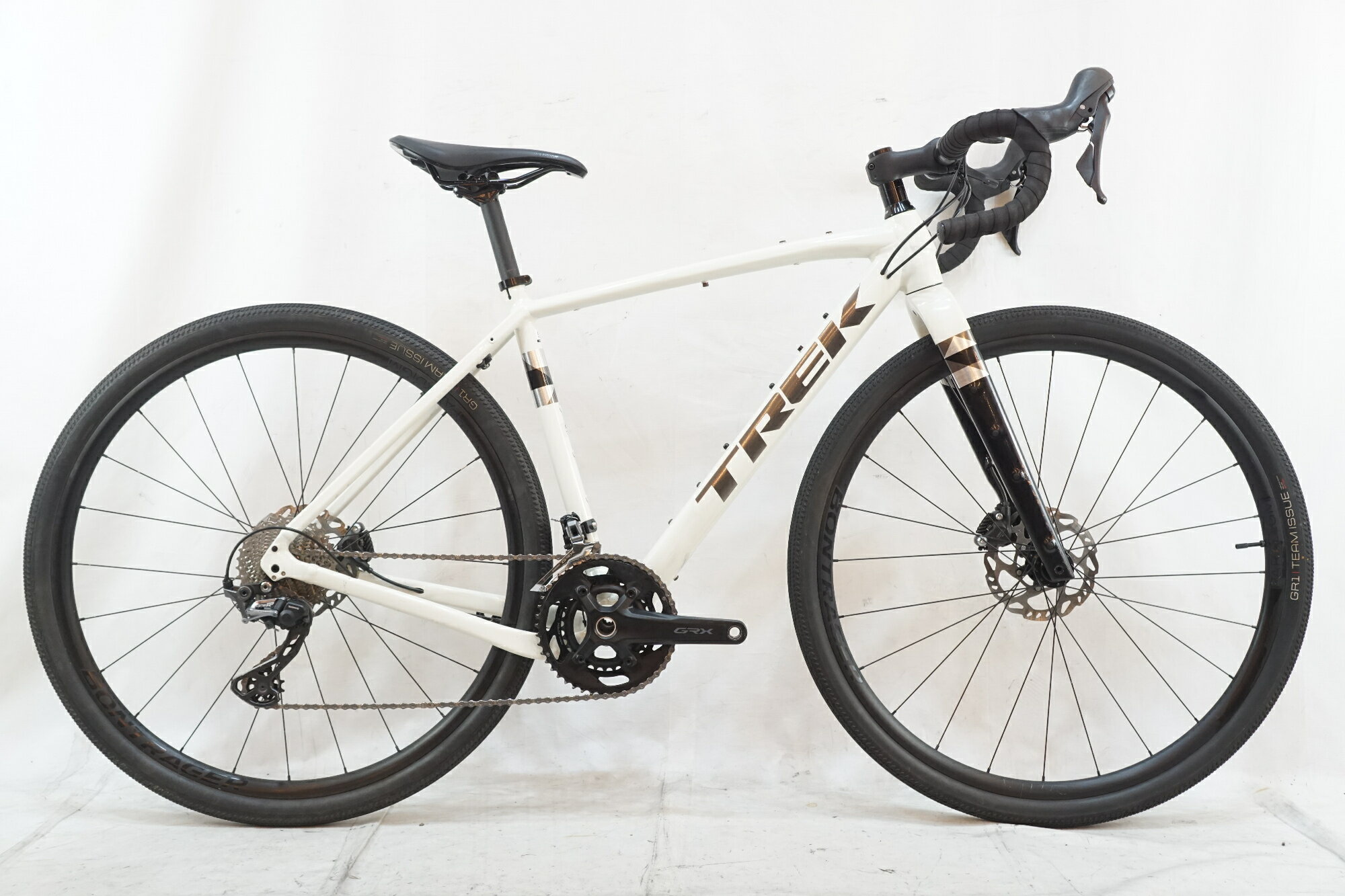 ■商品情報メーカーサイズ:52シートチューブ(C-T): 490mmトップチューブ(C-C):555mm(ホリゾンタル換算)適応身長:166-172cm(目安)重量:約10.2kgフレーム材質:アルミフロントフォーク:カーボンメインコンポ:...