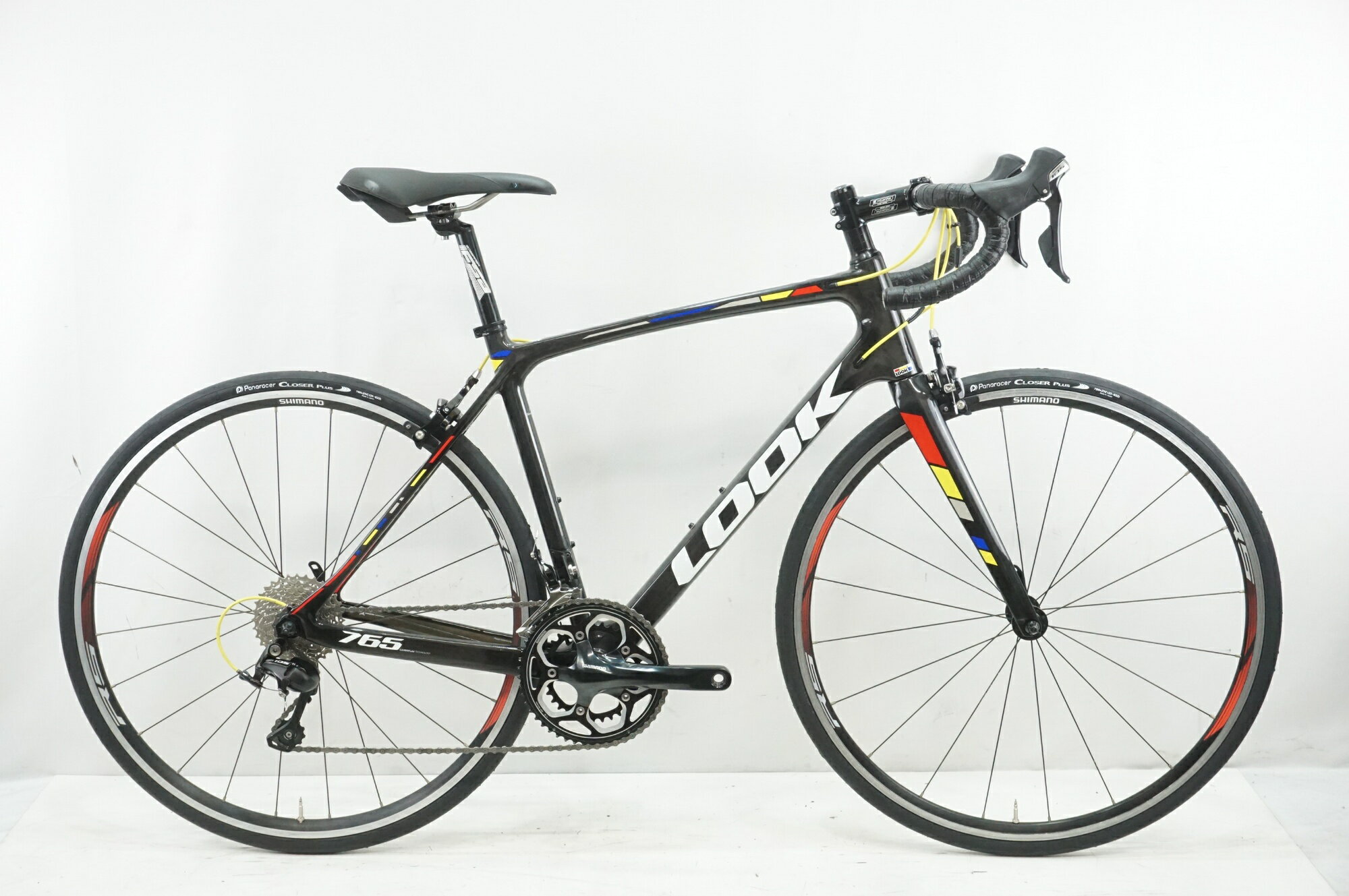 ■商品情報 メーカーサイズ：S シートチューブ(C-T)：490mm(実測値) トップチューブ(C-C)：525mm(ホリゾンタル換算) 適応身長：165-175cm(目安) 重量：約8.1kg フレーム材質：カーボン フロントフォーク：カ...