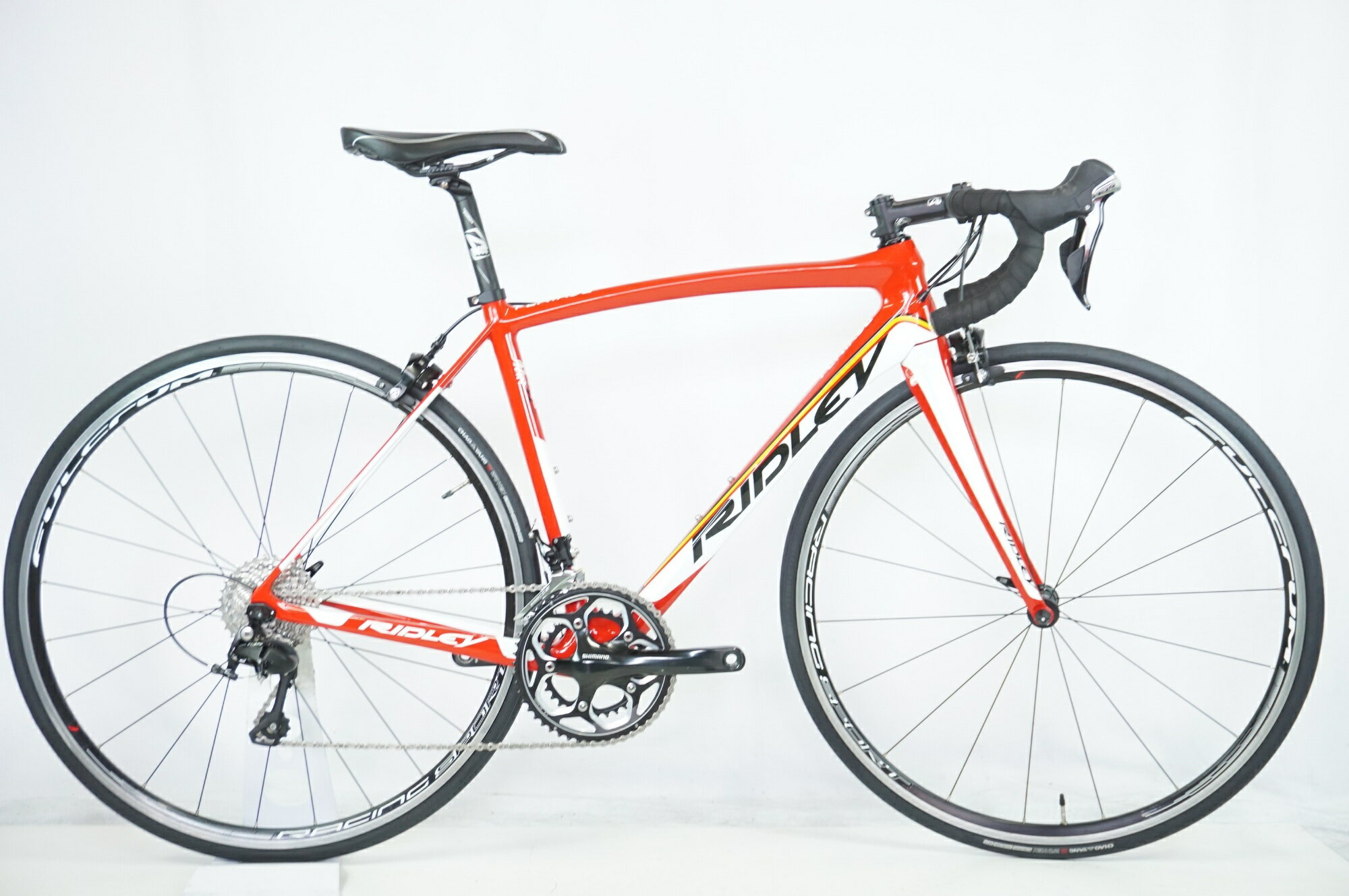 ■商品情報 メーカーサイズ:XS シートチューブ(C-T):480mm トップチューブ(C-C):525mm(ホリゾンタル換算) 適応身長:160-170cm(目安) 重量:約8.4kg フレーム材質:カーボン フロントフォーク:カーボン ...