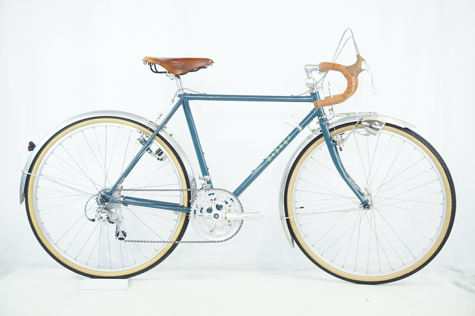 ■商品情報 メーカーサイズ:500 シートチューブ(C-T): 500mm トップチューブ(C-C):520mm(ホリゾンタル換算) 適応身長:165-170cm(目安) 重量:約11.8kg フレーム材質:クロモリ フロントフォーク:クロ...