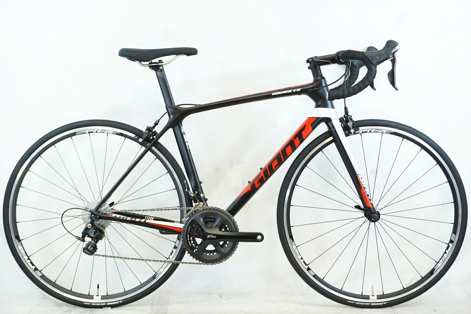 ■商品情報 メーカーサイズ:M シートチューブ(C-T): 470mm トップチューブ(C-C):550mm(ホリゾンタル換算) 適応身長:170-185cm(目安) 重量:約8.35kg フレーム材質:カーボン フロントフォーク:カーボン...