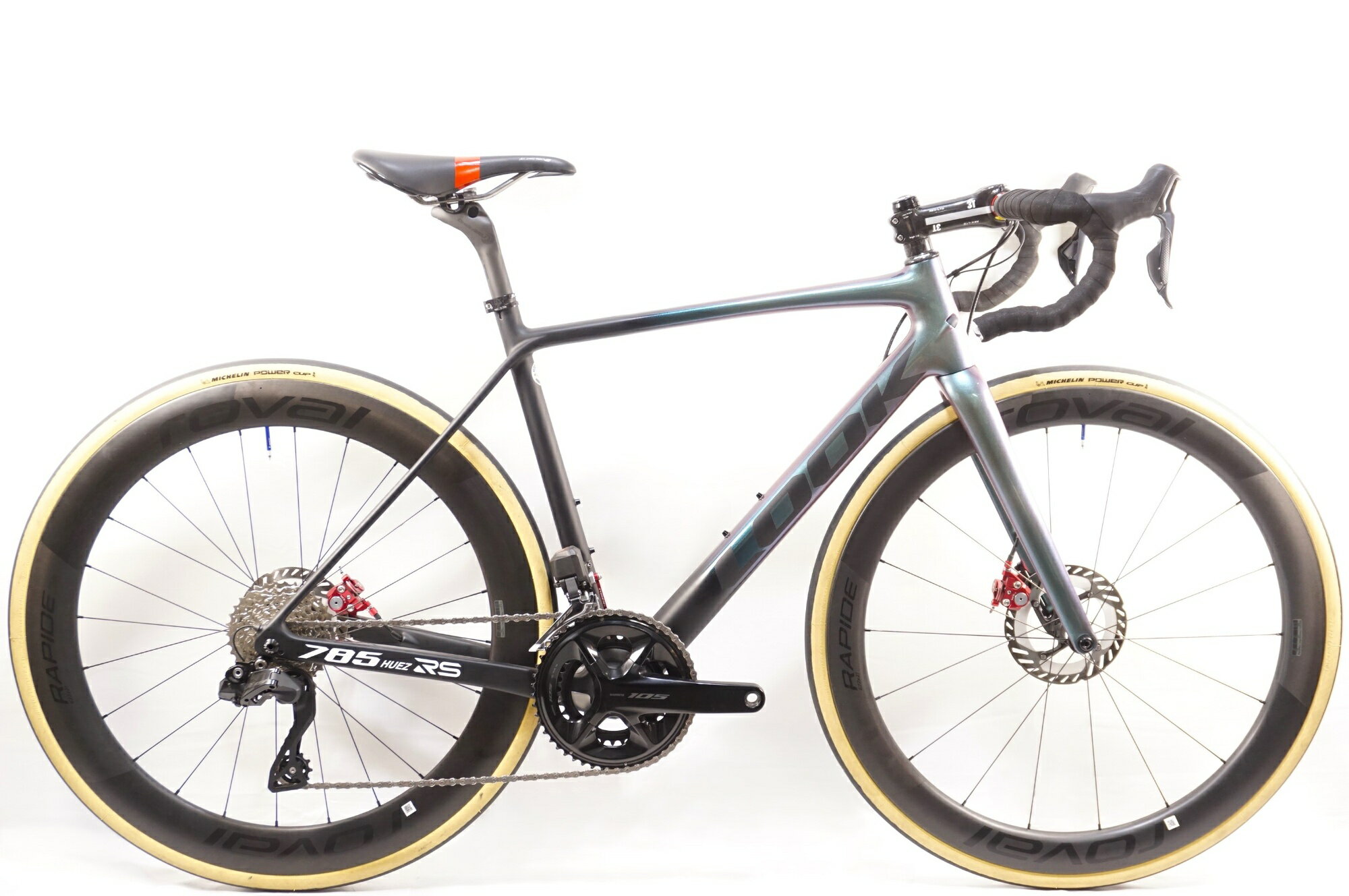 ■商品情報メーカーサイズ:Sシートチューブ(C-T): 450mmトップチューブ(C-C):528.1mm(ホリゾンタル換算)適応身長:165-175cm(目安)重量:約7.69kgフレーム材質:カーボンフロントフォーク:カーボンレバー:S...