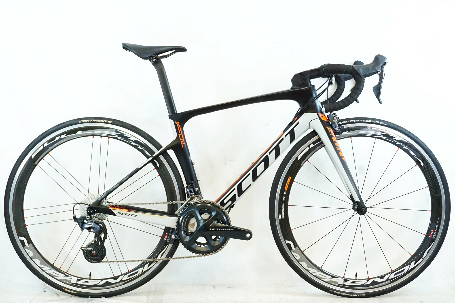 ■商品情報 メーカーサイズ:XS シートチューブ(C-T): 430mm トップチューブ(C-C):520mm(ホリゾンタル換算) 適応身長:165-175cm(目安) 重量:約7.35kg フレーム材質:カーボン フロントフォーク:カーボ...