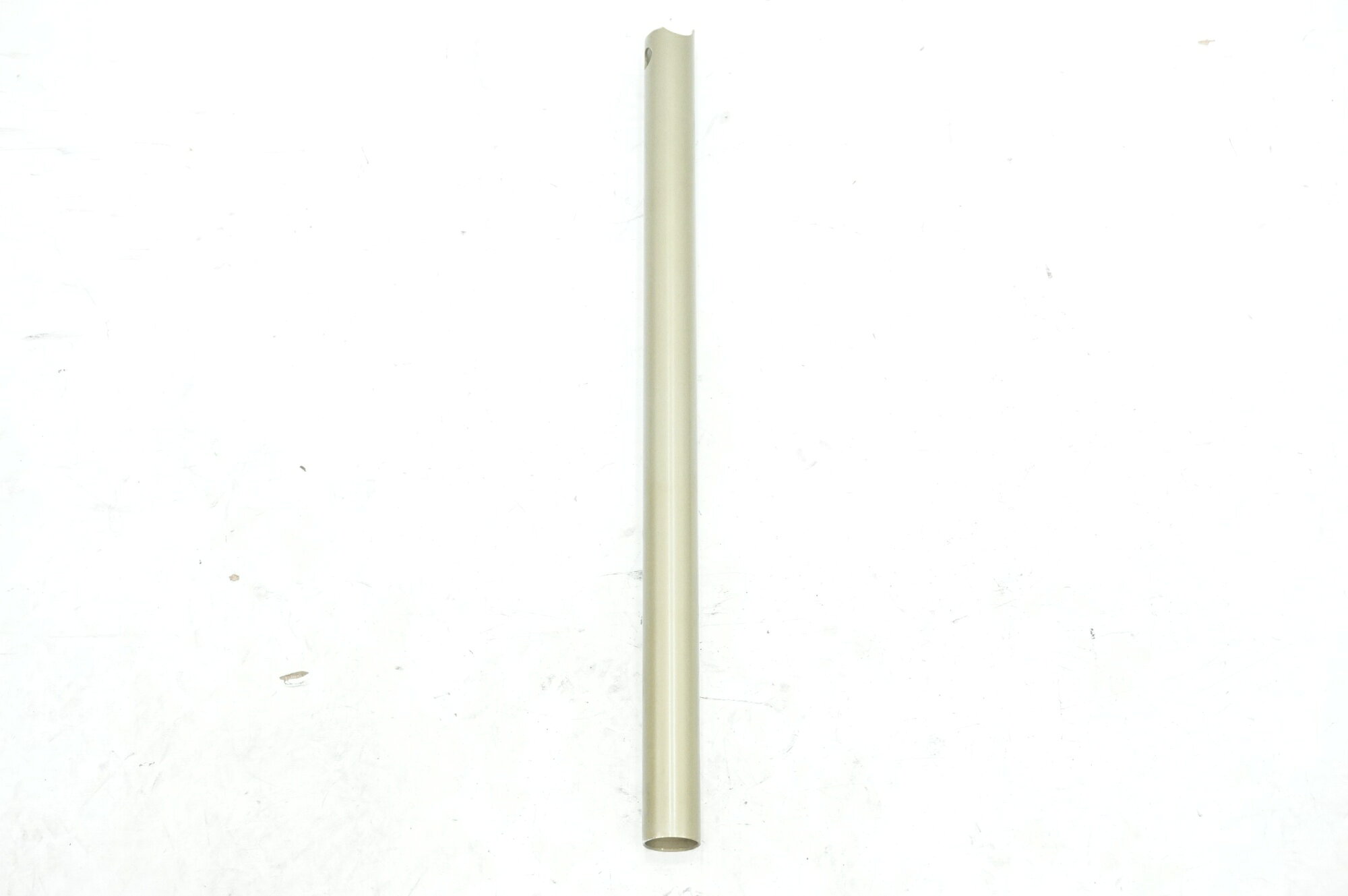 ■商品情報 全長570mm φ34.9 315g アルミニウム製 　 ■状態 使用に伴う小キズがございますが、中古品として比較的良好な状態でございます。 ヤグラ台座が欠品しており、現状のままではご使用いただけません。 KCNCのTI PRO...