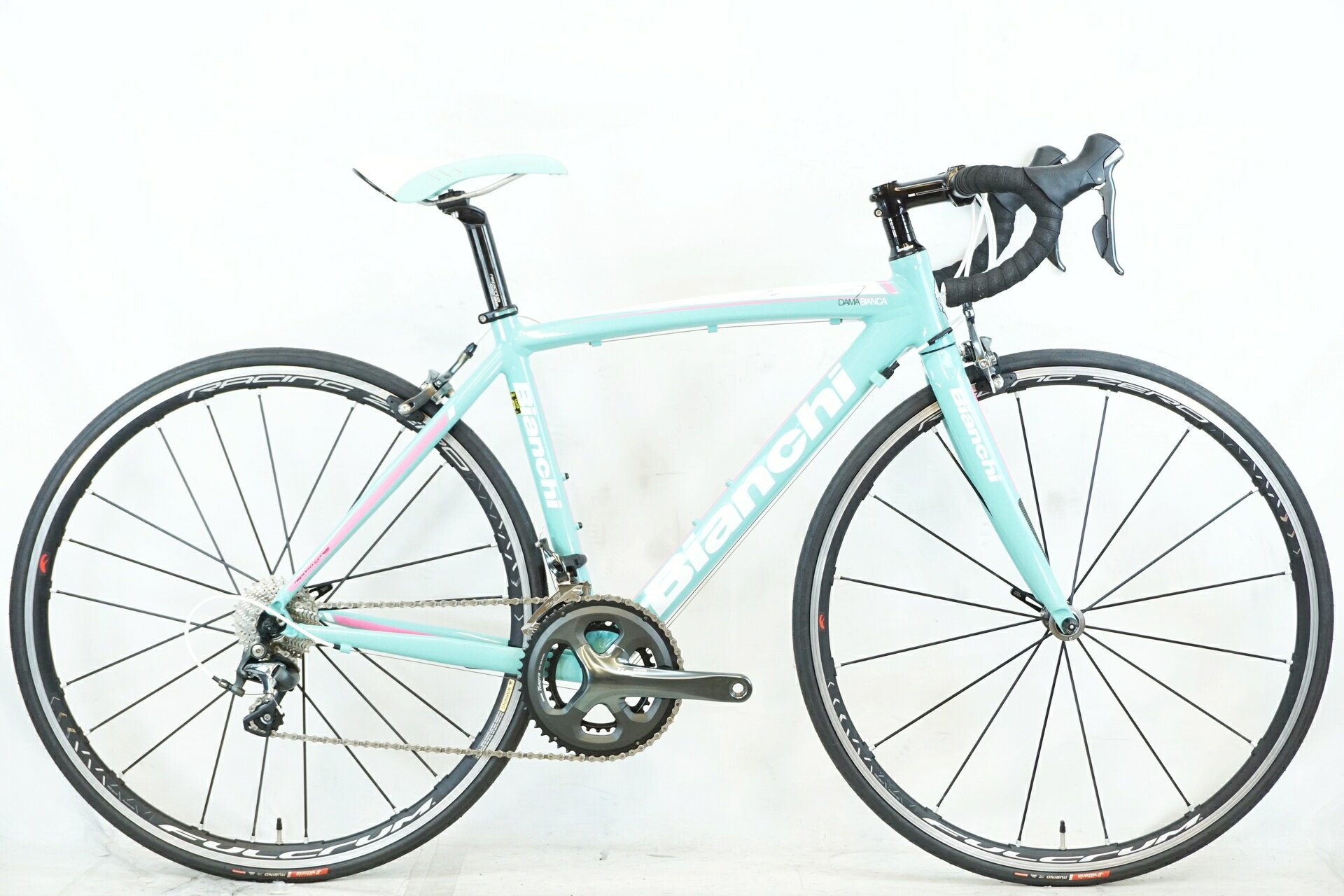■商品情報 メーカーサイズ:50 シートチューブ(C-T): 470 トップチューブ(C-C):535 適応身長:165-175cm(目安) 重量:約9kg フレーム材質:アルミ フロントフォーク:カーボン シフトレバー:SHIMANO T...