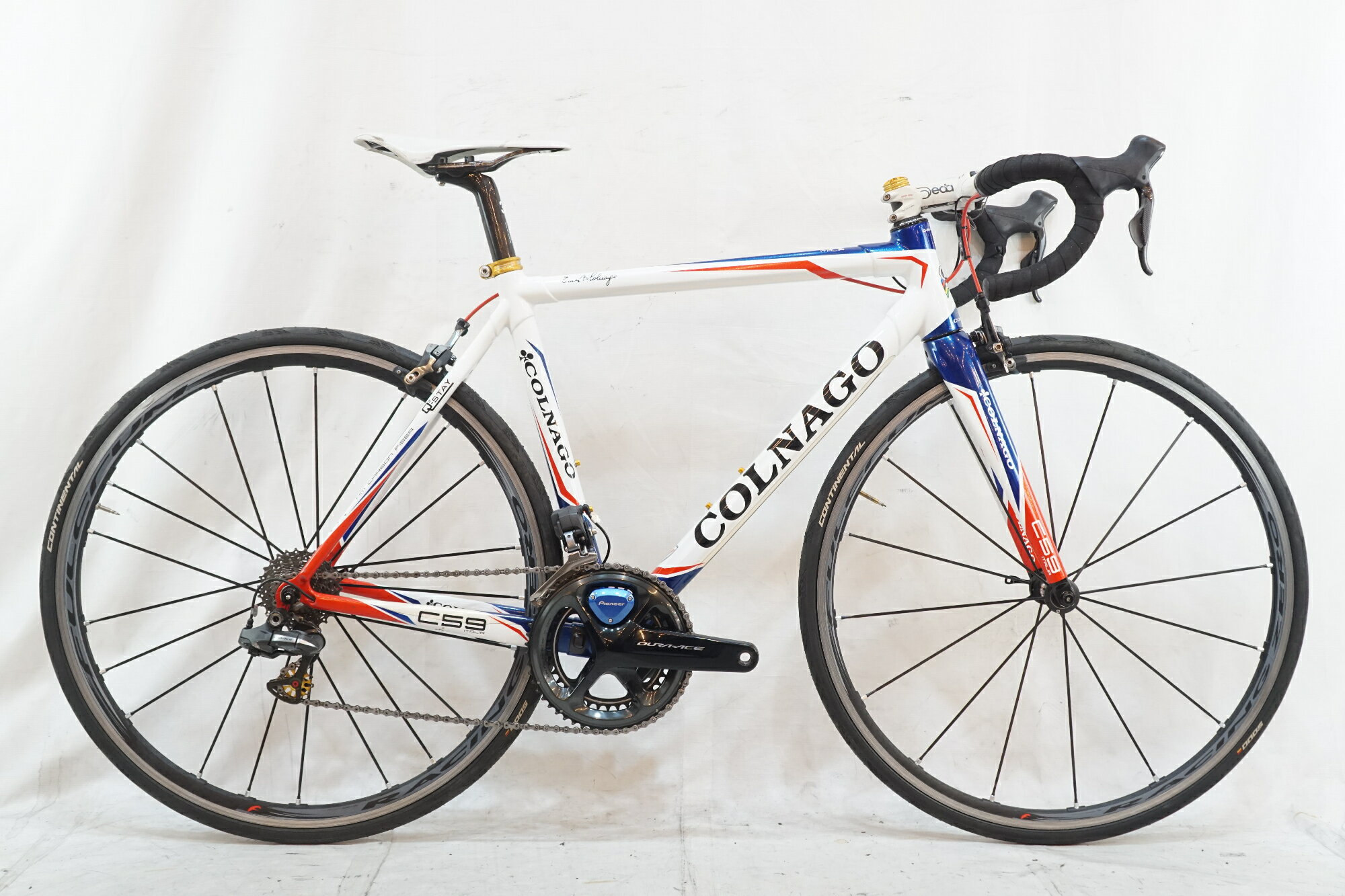 ■商品情報シートチューブ(C-T): 520mmトップチューブ(C-C):540mm(ホリゾンタル換算)適応身長:170-180cm(目安)重量:約7.1kgフレーム材質:カーボンフロントフォーク:カーボンメインコンポ:SHIMANO DU...