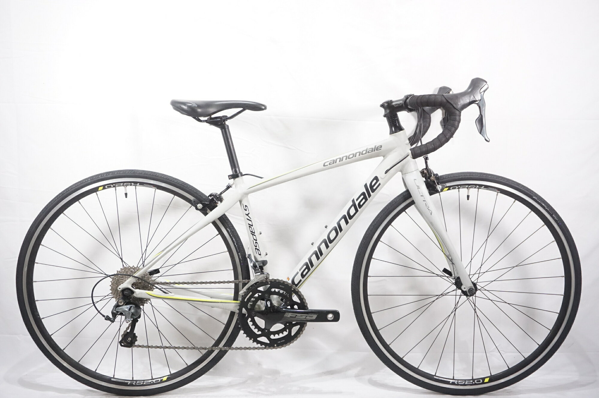 ■商品情報 メーカーサイズ:44 シートチューブ(C-T): 425mm トップチューブ(C-C):490mm(ホリゾンタル換算) 適応身長:150-165cm(目安) 重量:約9.6kg フレーム材質:アルミ フロントフォーク:カーボン ...