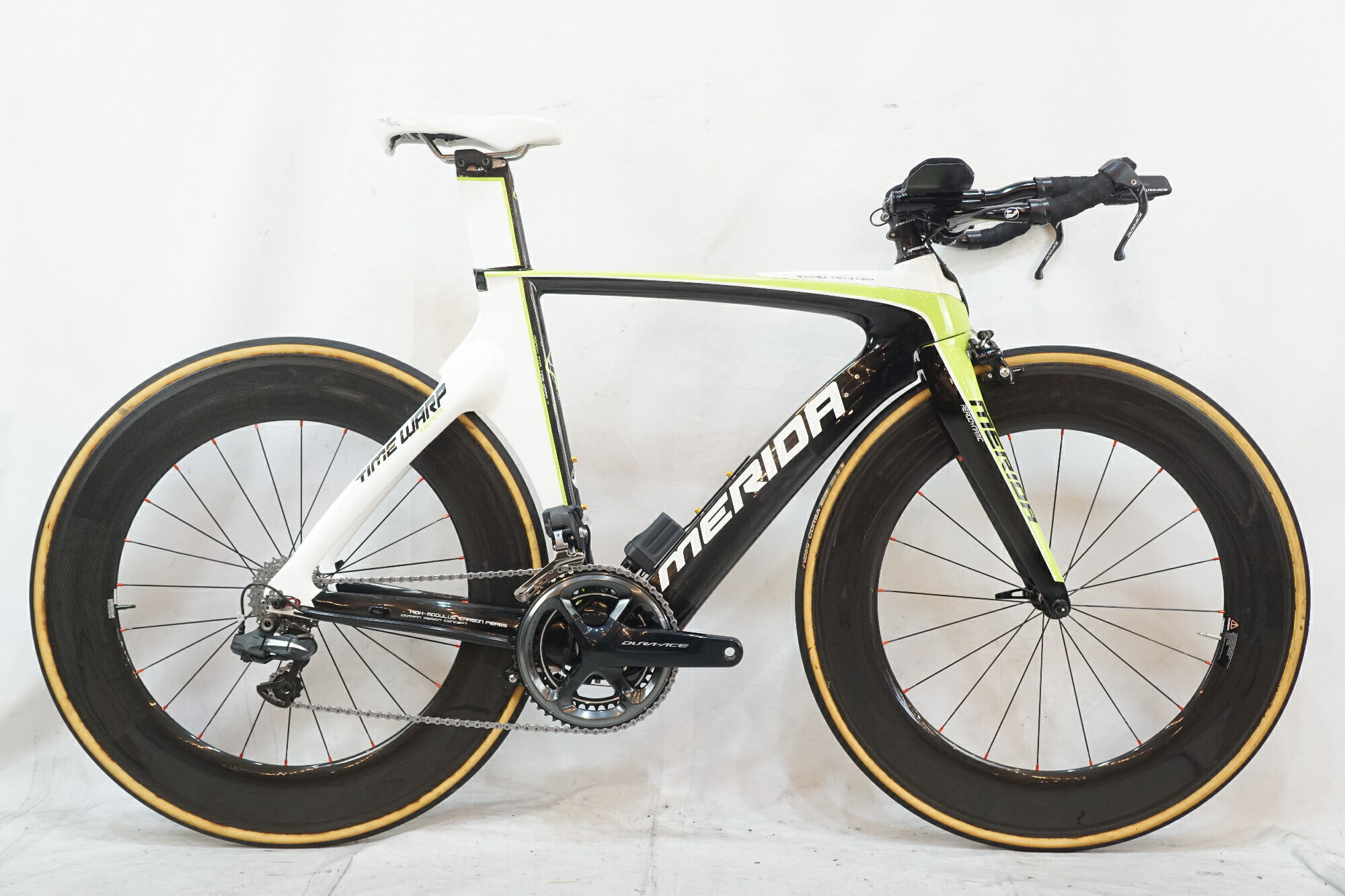 ■商品情報メーカーサイズ:Sシートチューブ(C-T): 約510mmトップチューブ(C-C):約530mm(ホリゾンタル換算)適応身長:165-175cm(目安)重量:約8.7kgフレーム材質:カーボンフロントフォーク:カーボンメインコンポ...