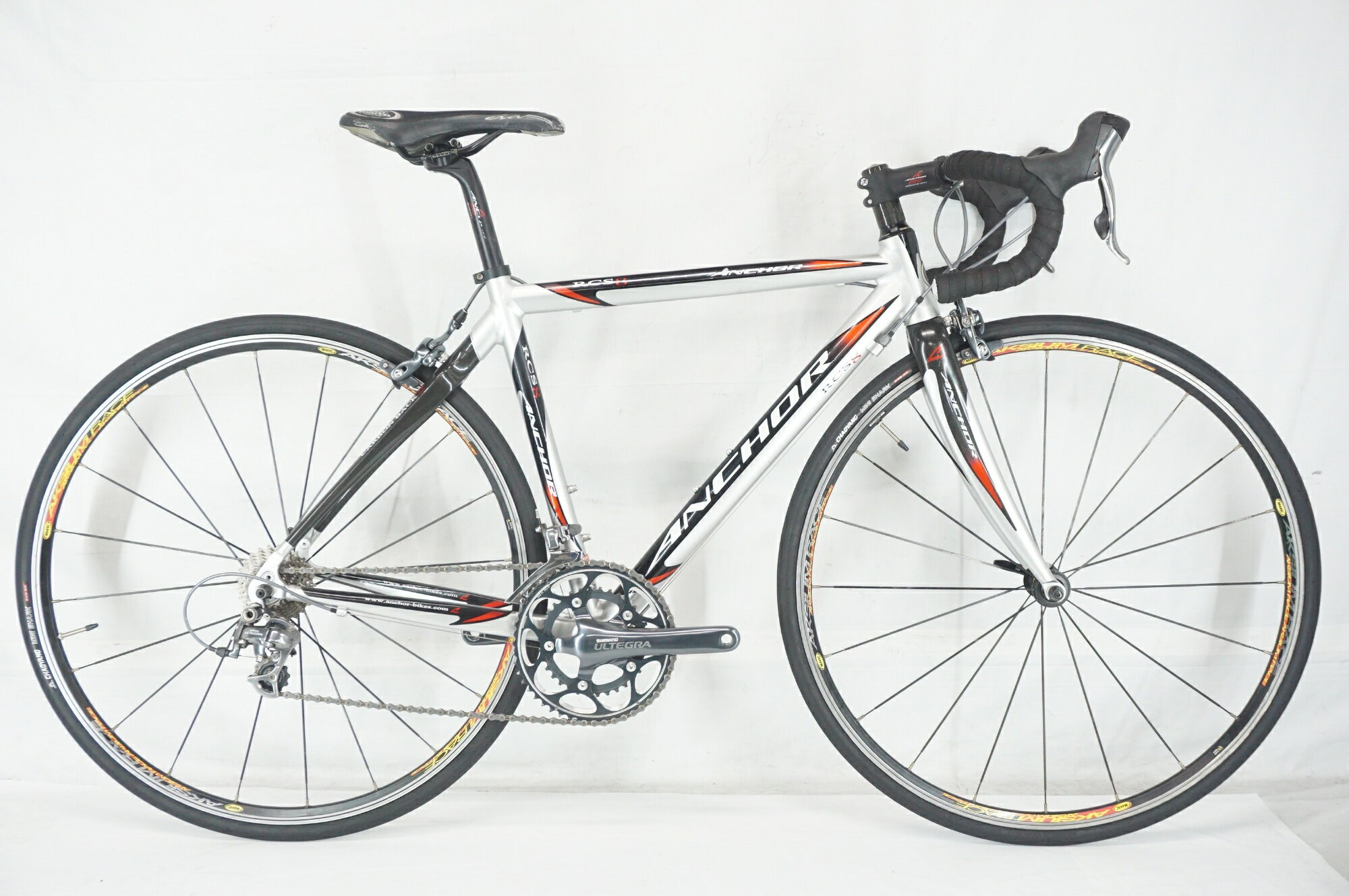 ■商品情報メーカーサイズ:480Sシートチューブ(C-T): 480mmトップチューブ(C-C):525mm(ホリゾンタル換算)適応身長:160-170cm(目安)重量:約8.7kgフレーム材質:アルミ+カーボンフロントフォーク:カーボンメ...