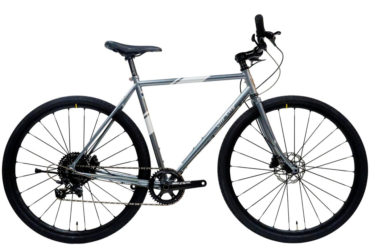 ■商品情報 メーカーサイズ：52 シートチューブ(C-T):510mm トップチューブ(C-C):545mm(ホリゾンタル換算) 適応身長:173-178cm(目安) 重量：約11.5kg フレーム材質：クロモリ フロントフォーク：クロモリ...